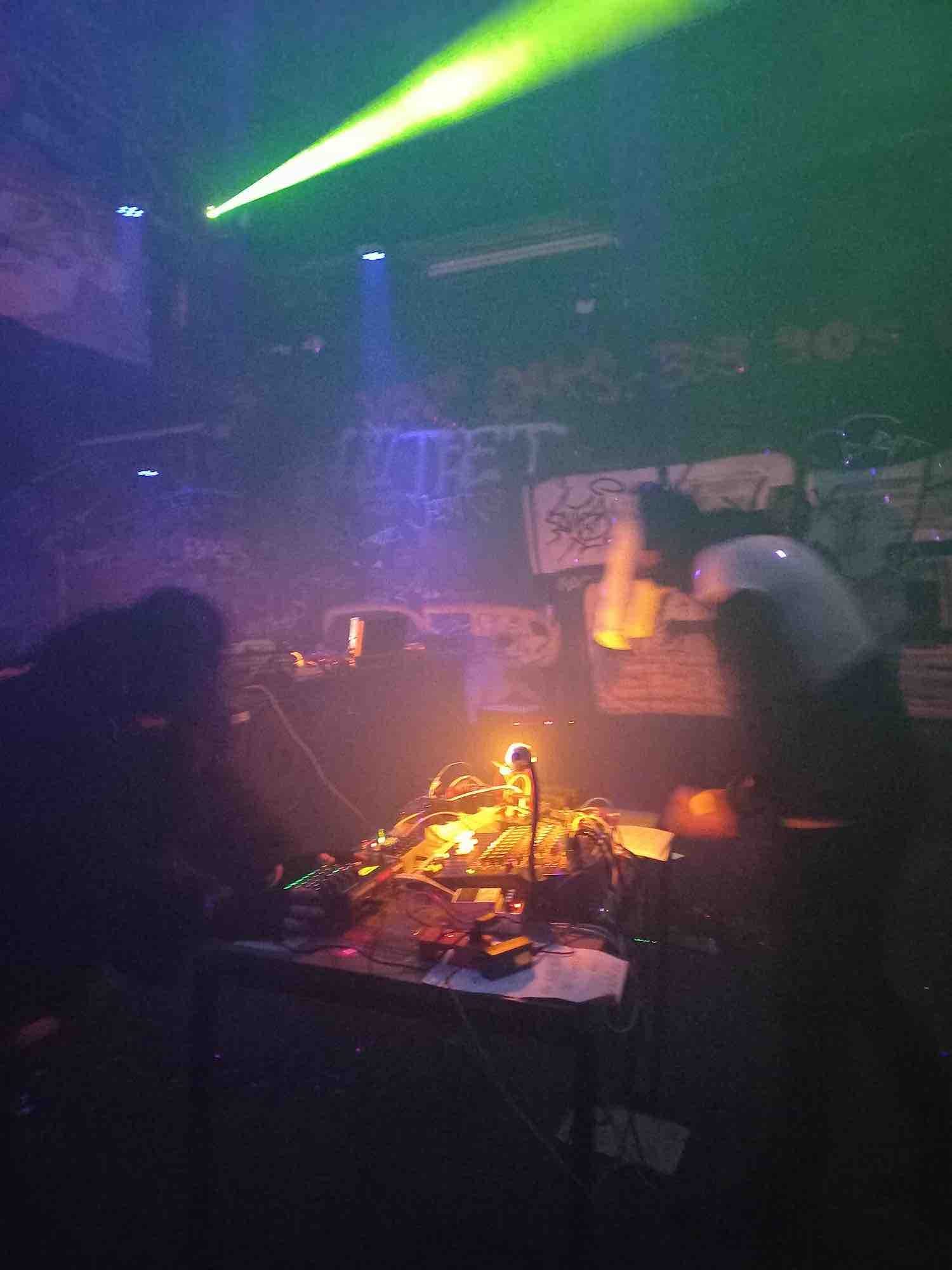 Langeweile ist ein Verbrechen - by Christoph Benkeser