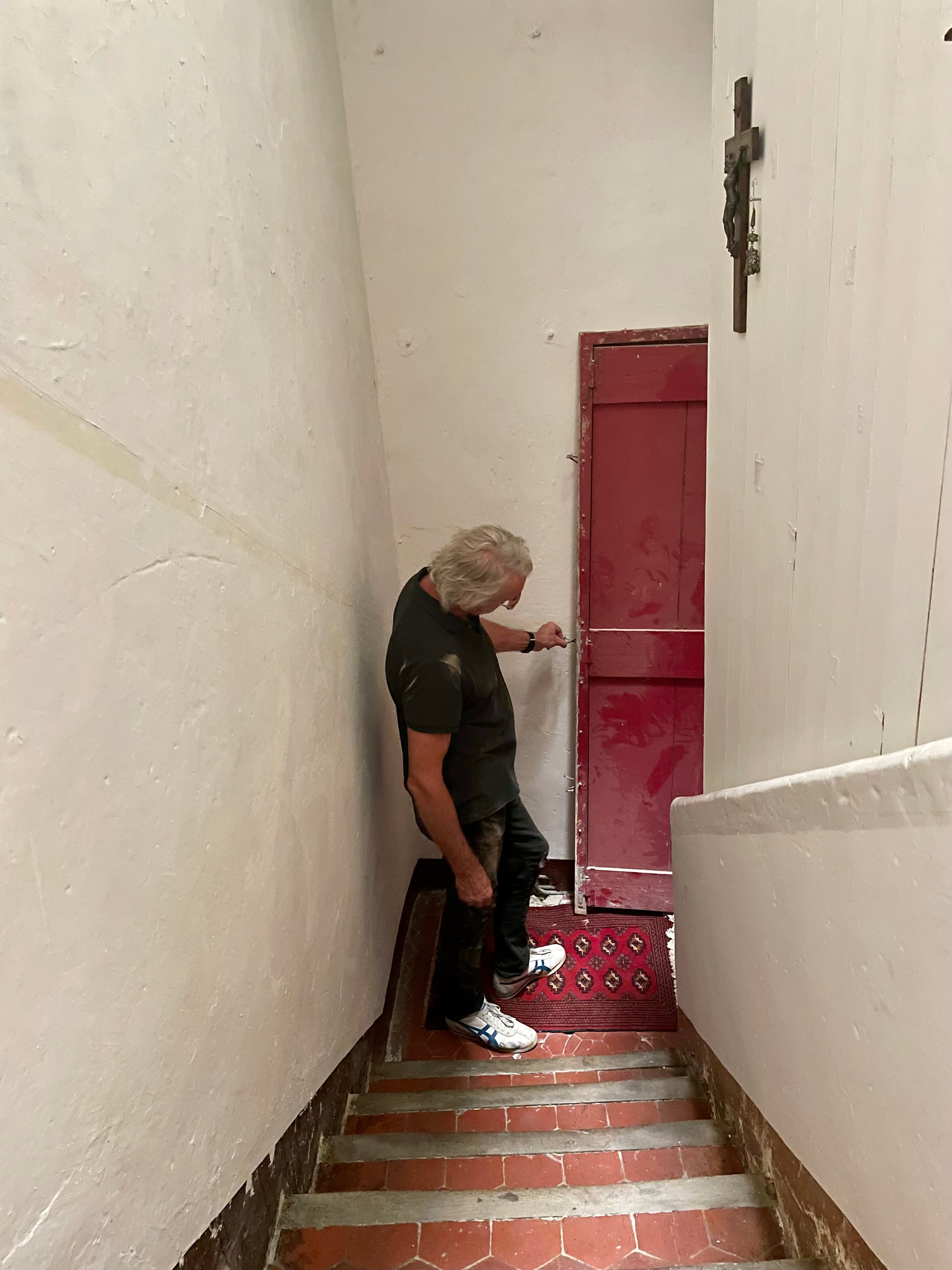 Naked grapefruit, the pith is in the copy. The zen of pamplemousse and ...