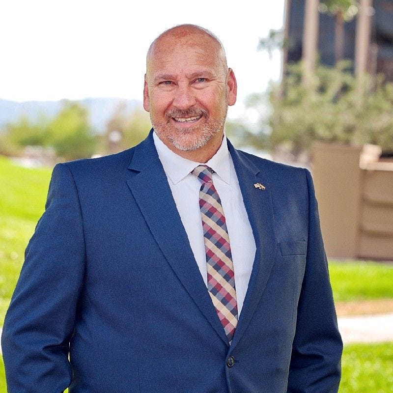 Arizona vuelve a ser demócrata: asumen las nuevas autoridades estatales ...