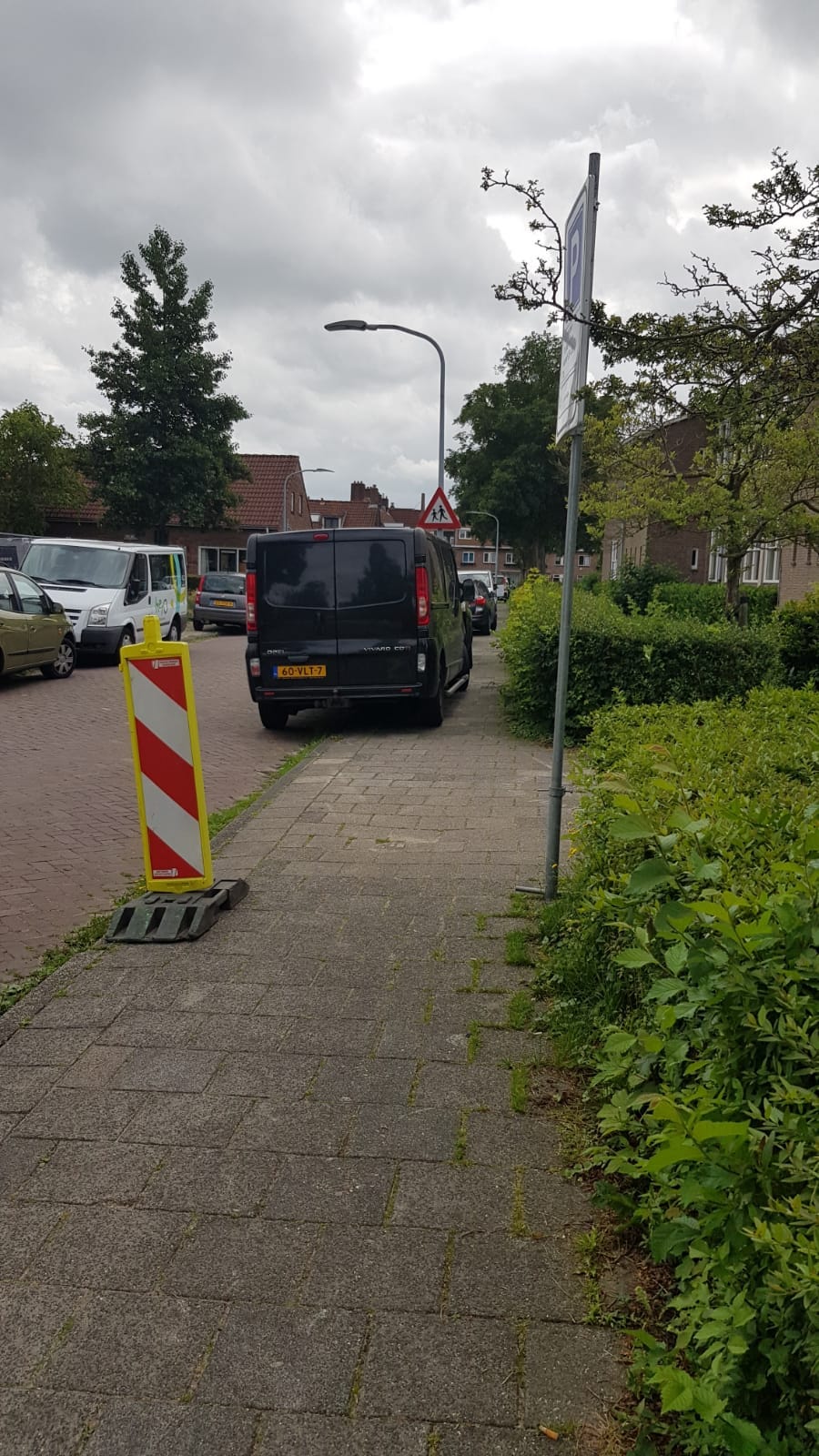De straat is van de auto, de stoep ook: deel II