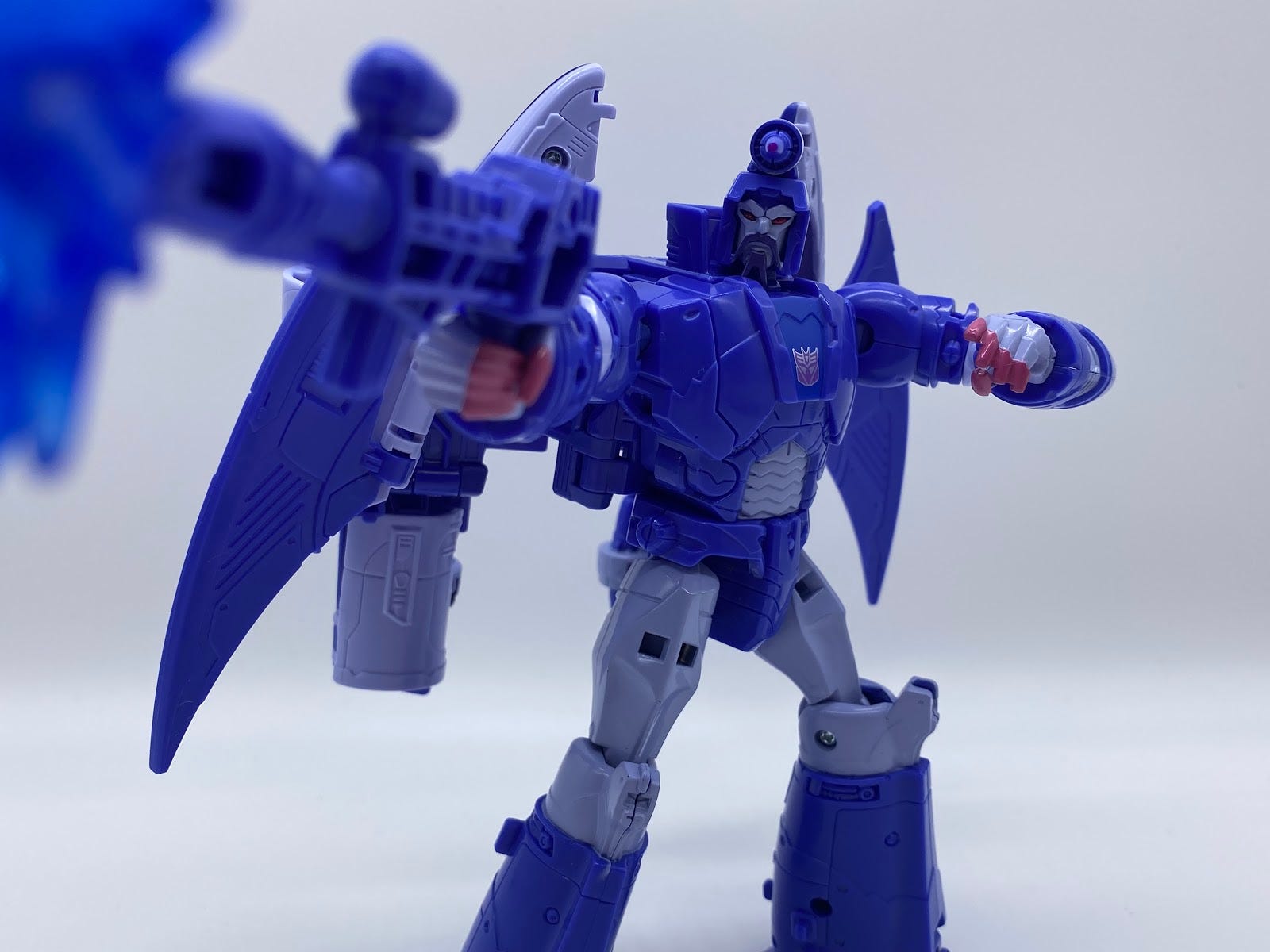 New figure releases, leaked images, Starscream / Ractonite reviews and ...