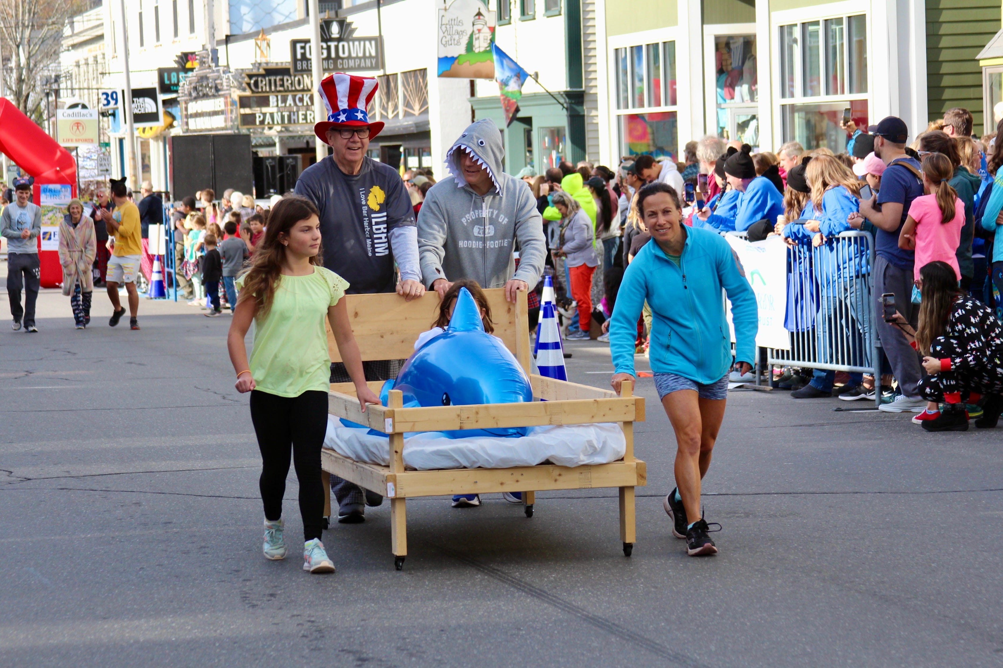 Bar Harbor Bed Races Down One Bed, One Shoe