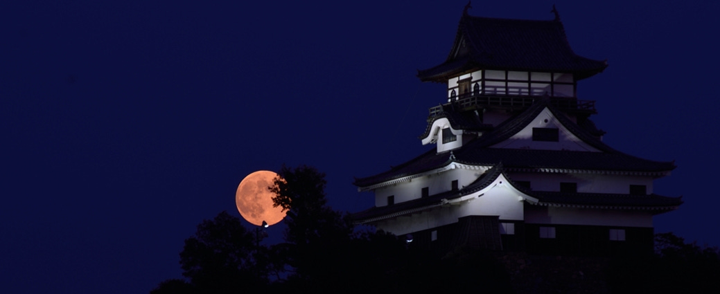 The Moon over the Ruined Castle - Ascoltare