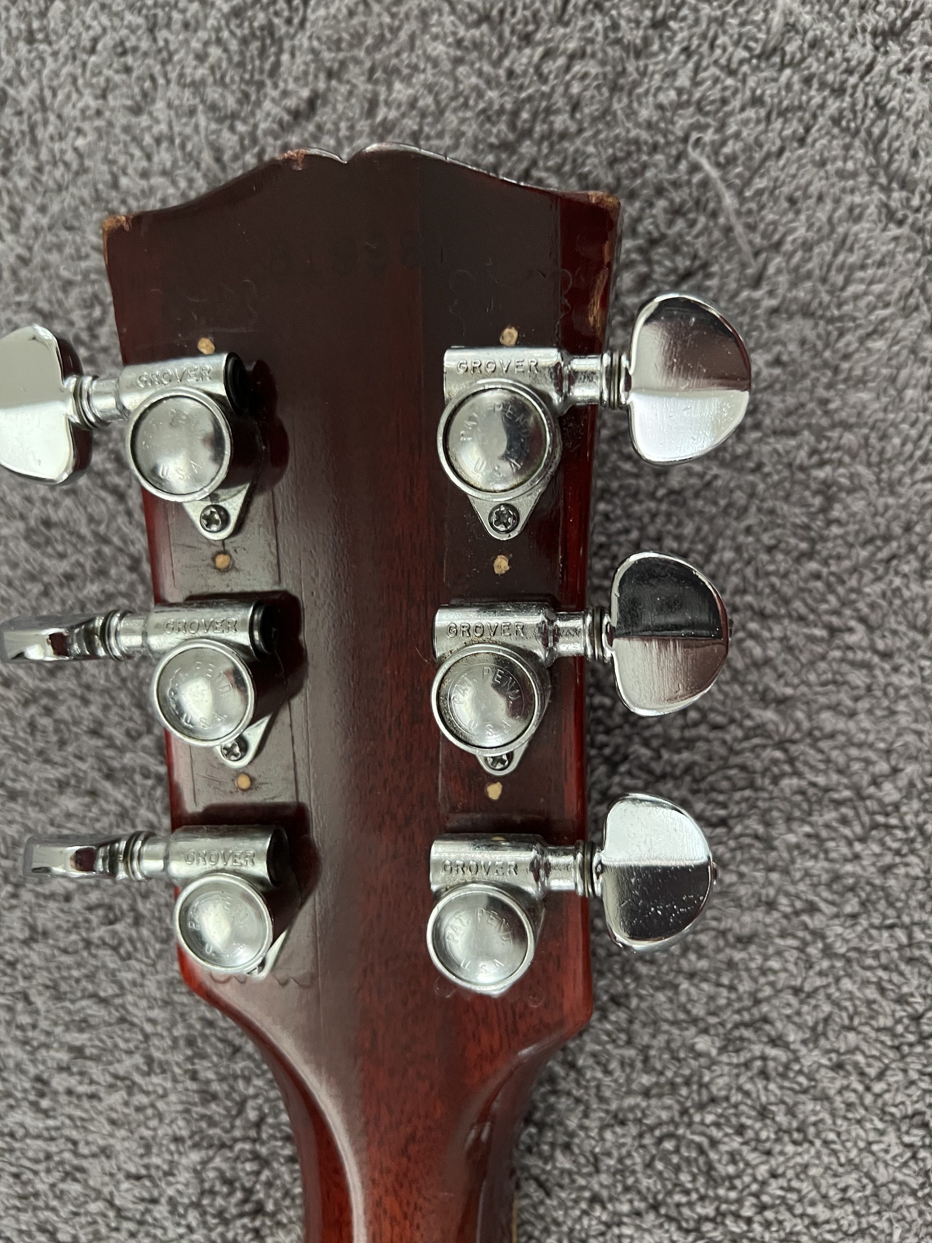 Less, Les Paul more SG – Guitar Gavel