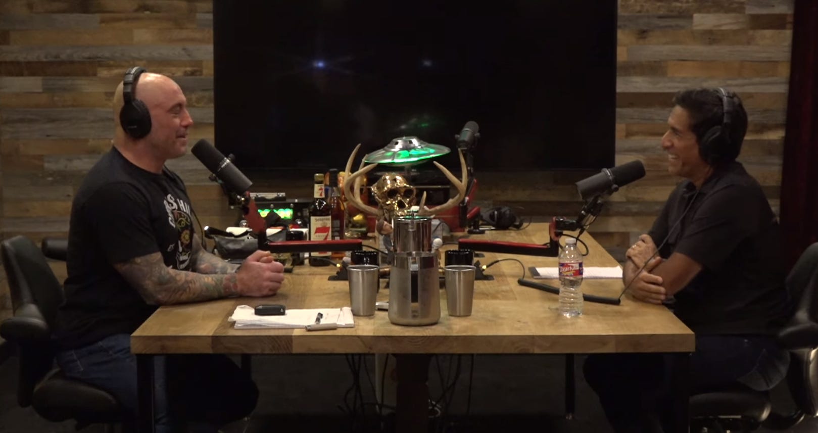 JOE ROGAN DESTROYSSSSSS CNN YOU WONT BELIEVE WHAT HAPPENS NEXT