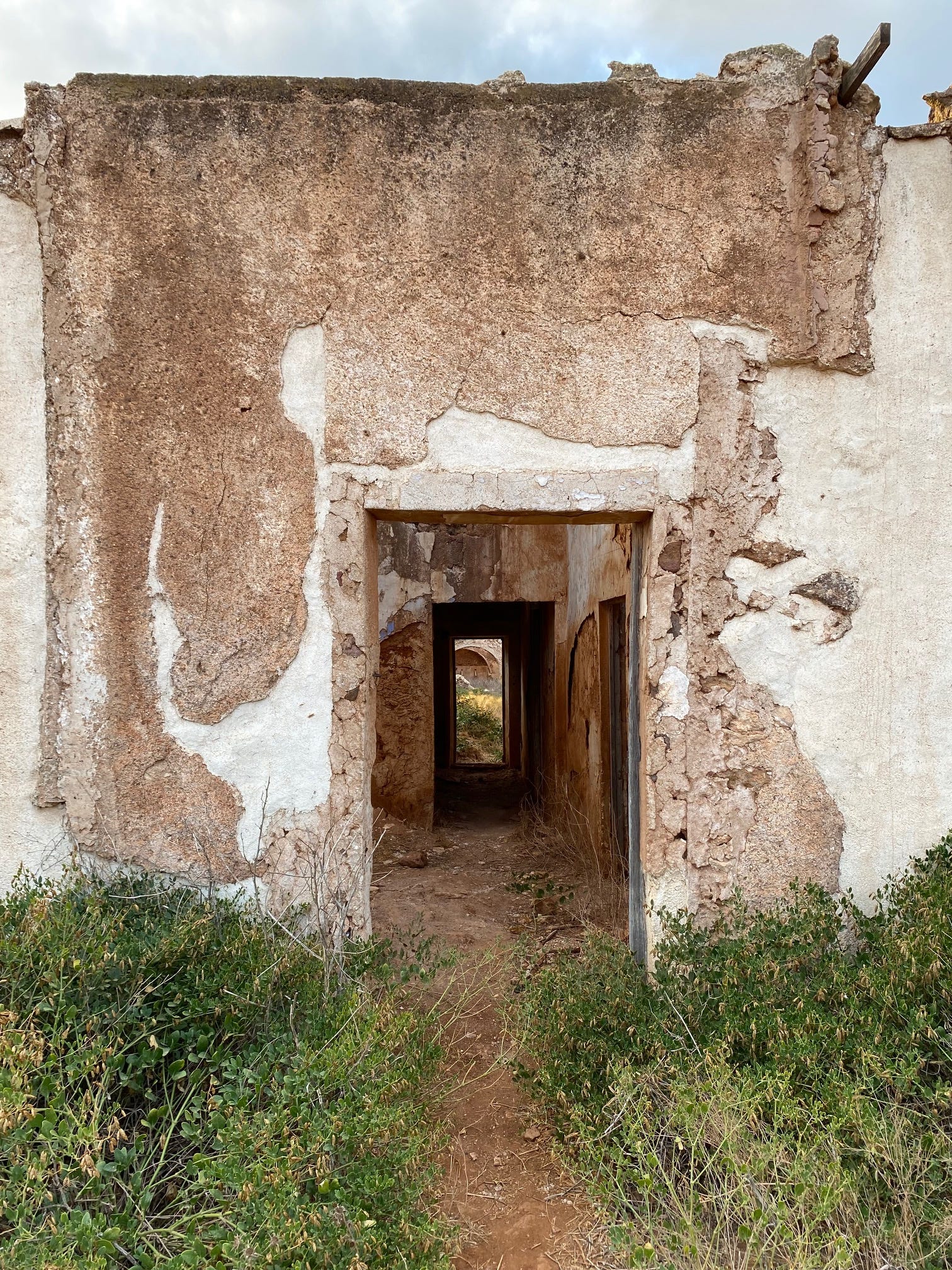 De noche y de negro 🌒 - by Beatriz Serrano - Massolit 101