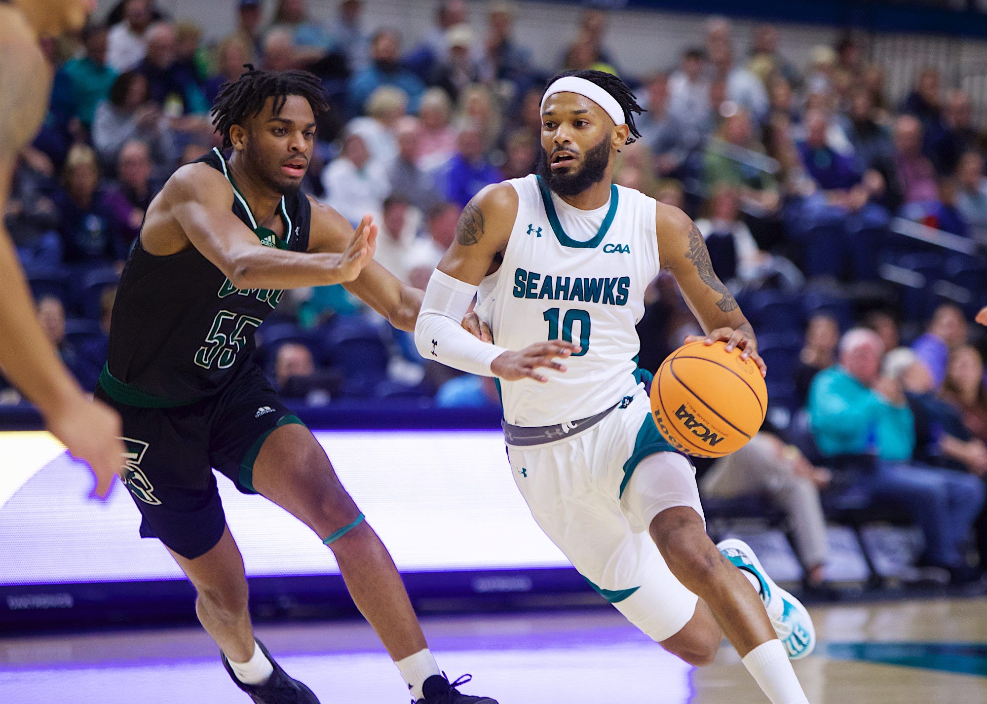 Harvey, Bench Help Seahawks Steal One