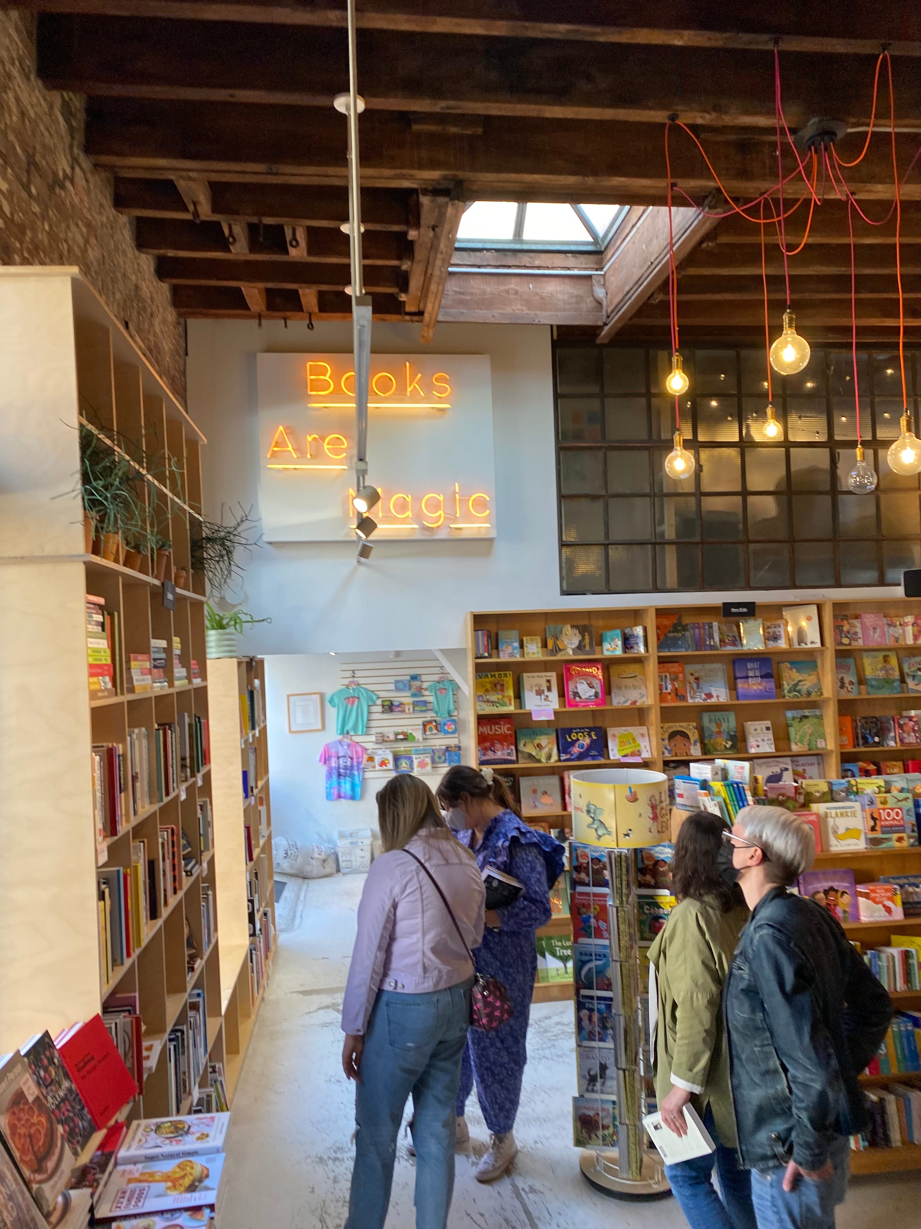 moving to new york - by Ava - bookbear express