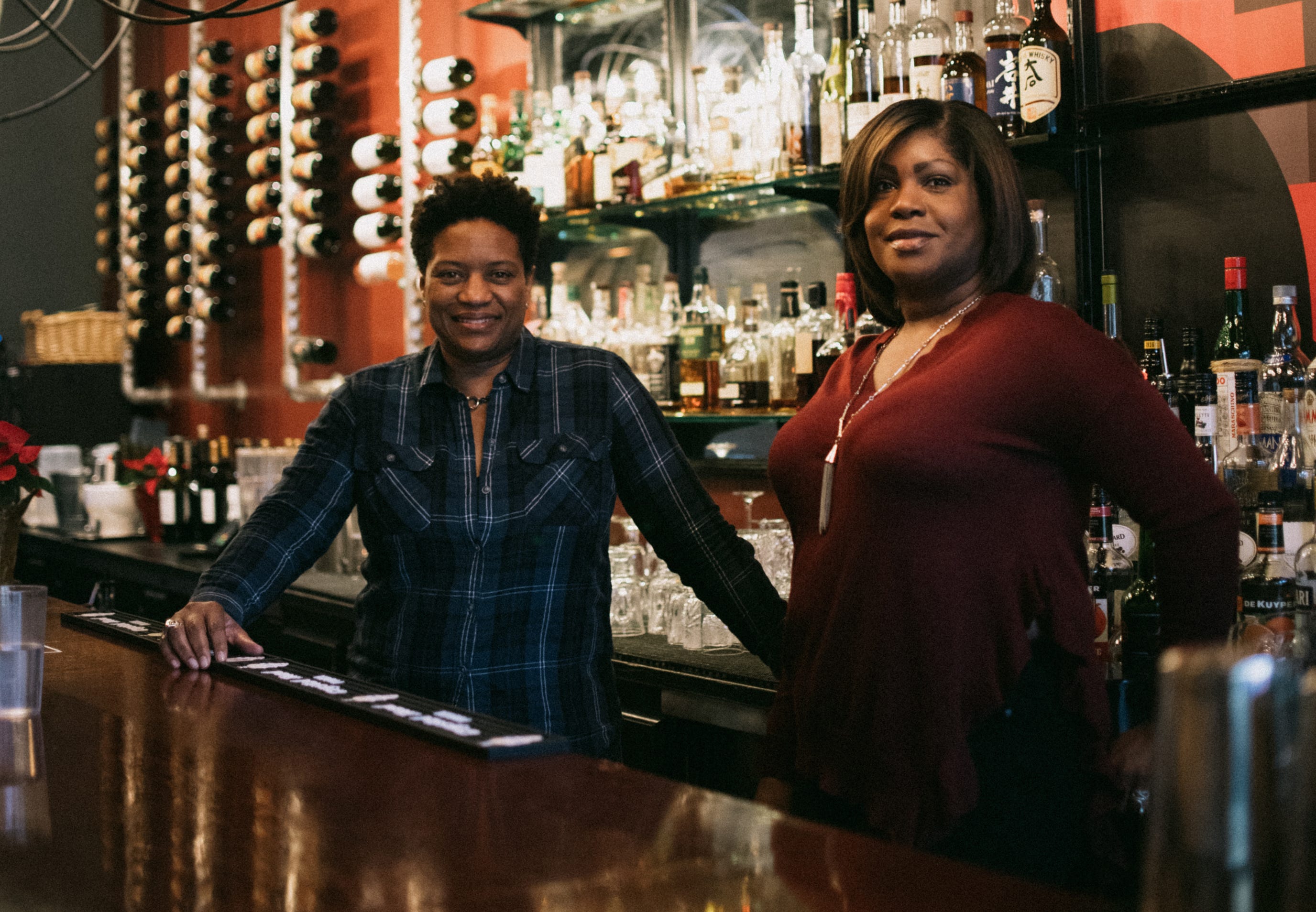 Queer 'Cheers', Surf Rivalry, MLB Heirs + 5 Picks