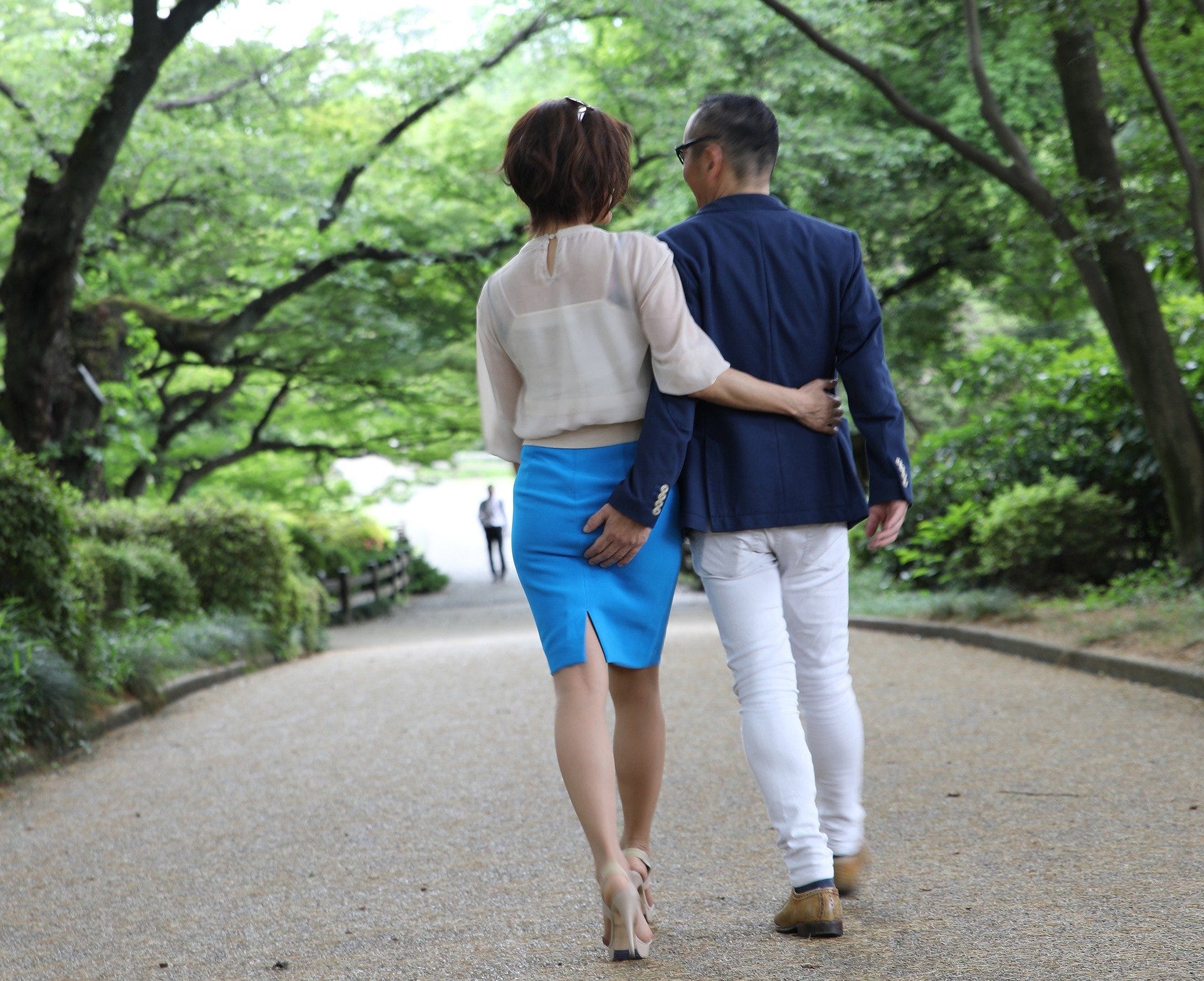 Japanese Young Women Relying on “Papa-katsu” to Make Ends Meet