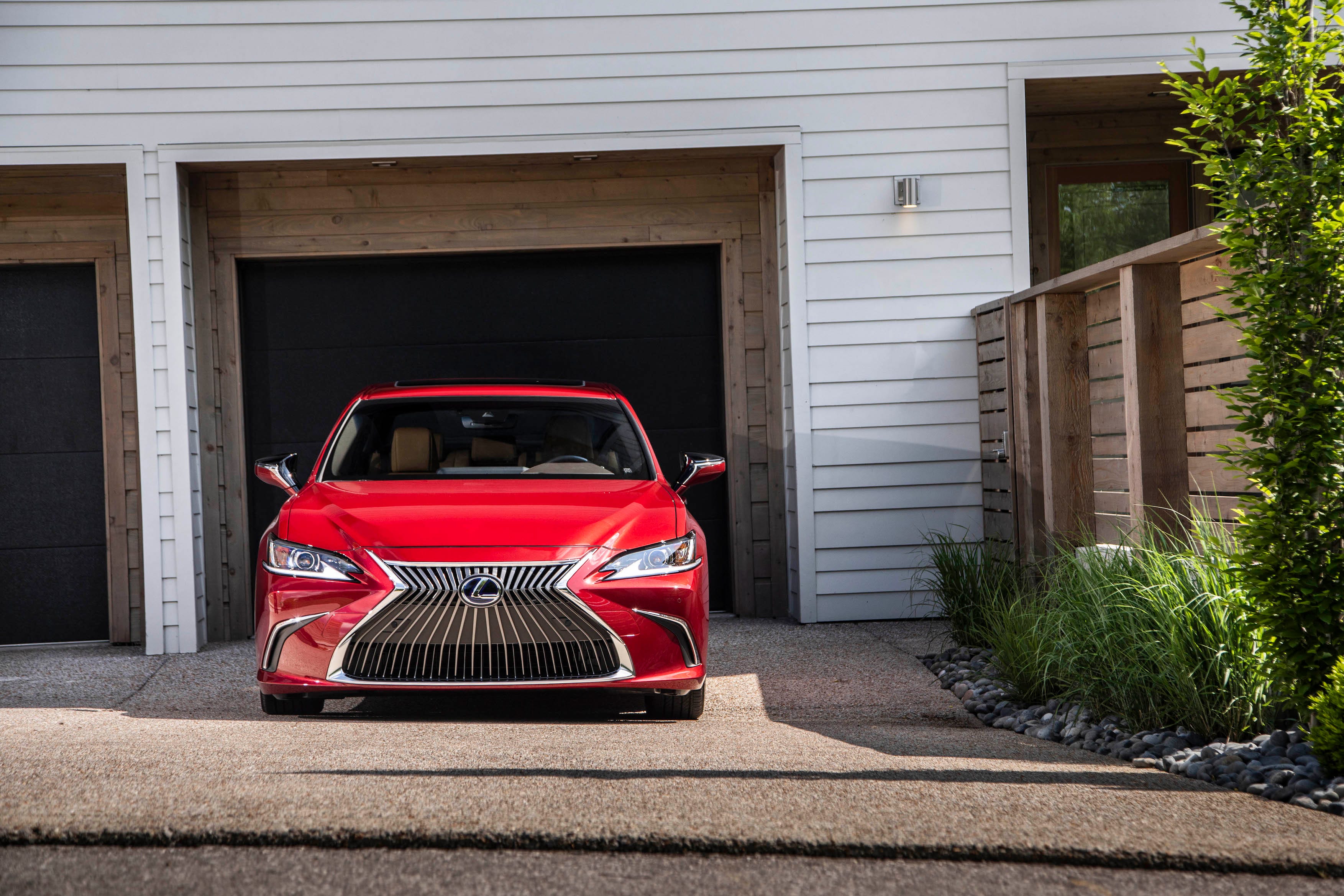 2019 Lexus ES 300h Review - PRNDL by Jordan Golson