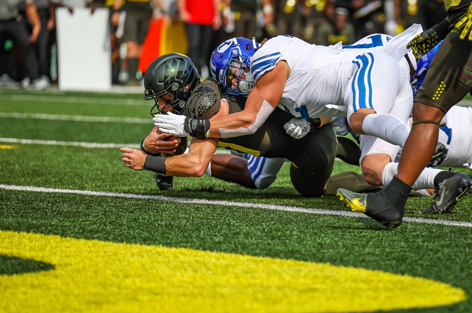 Photo Gallery: Oregon Ducks vs BYU Cougars