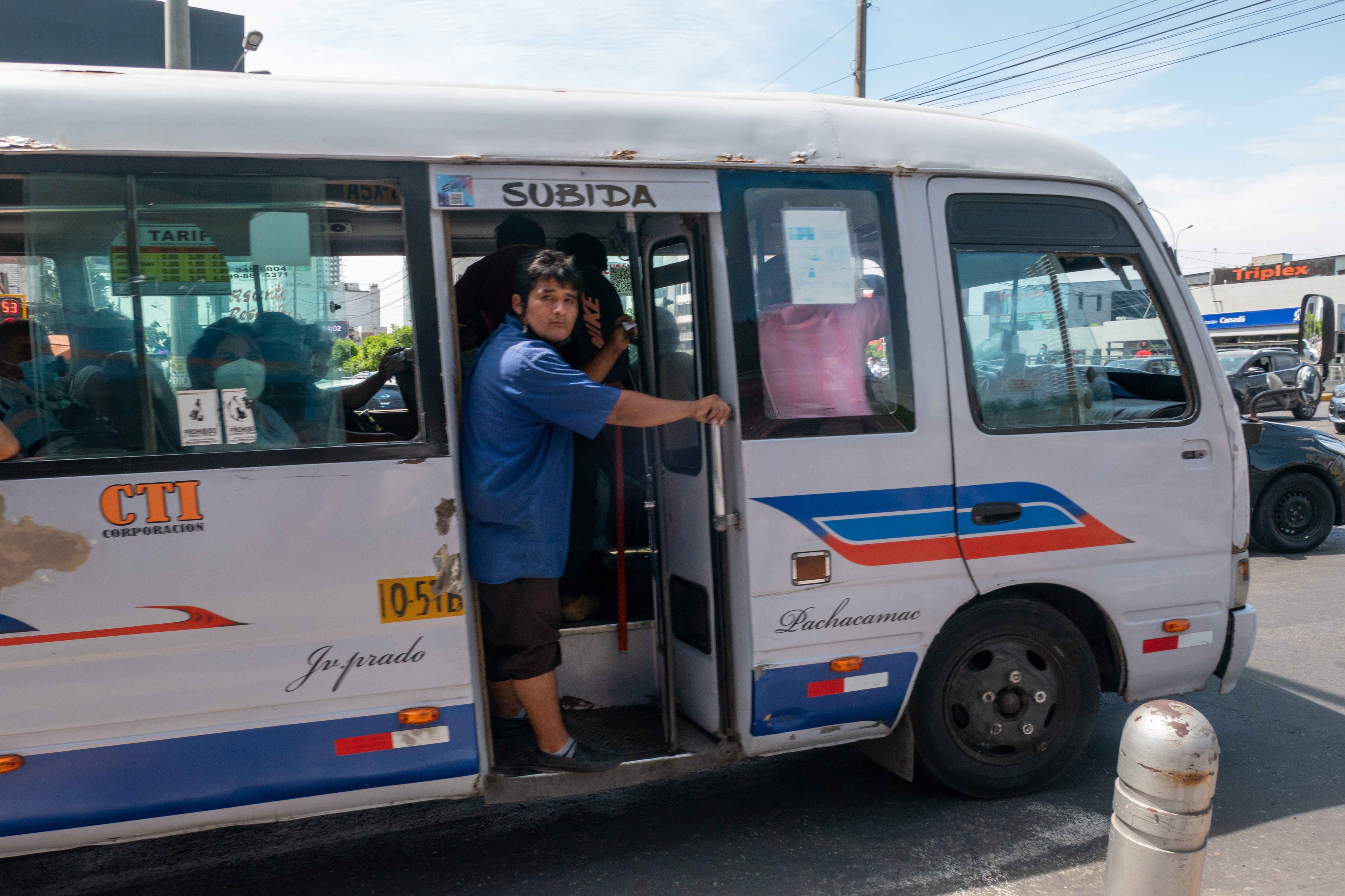 Walking Lima (part 1) - Chris Arnade Walks the World