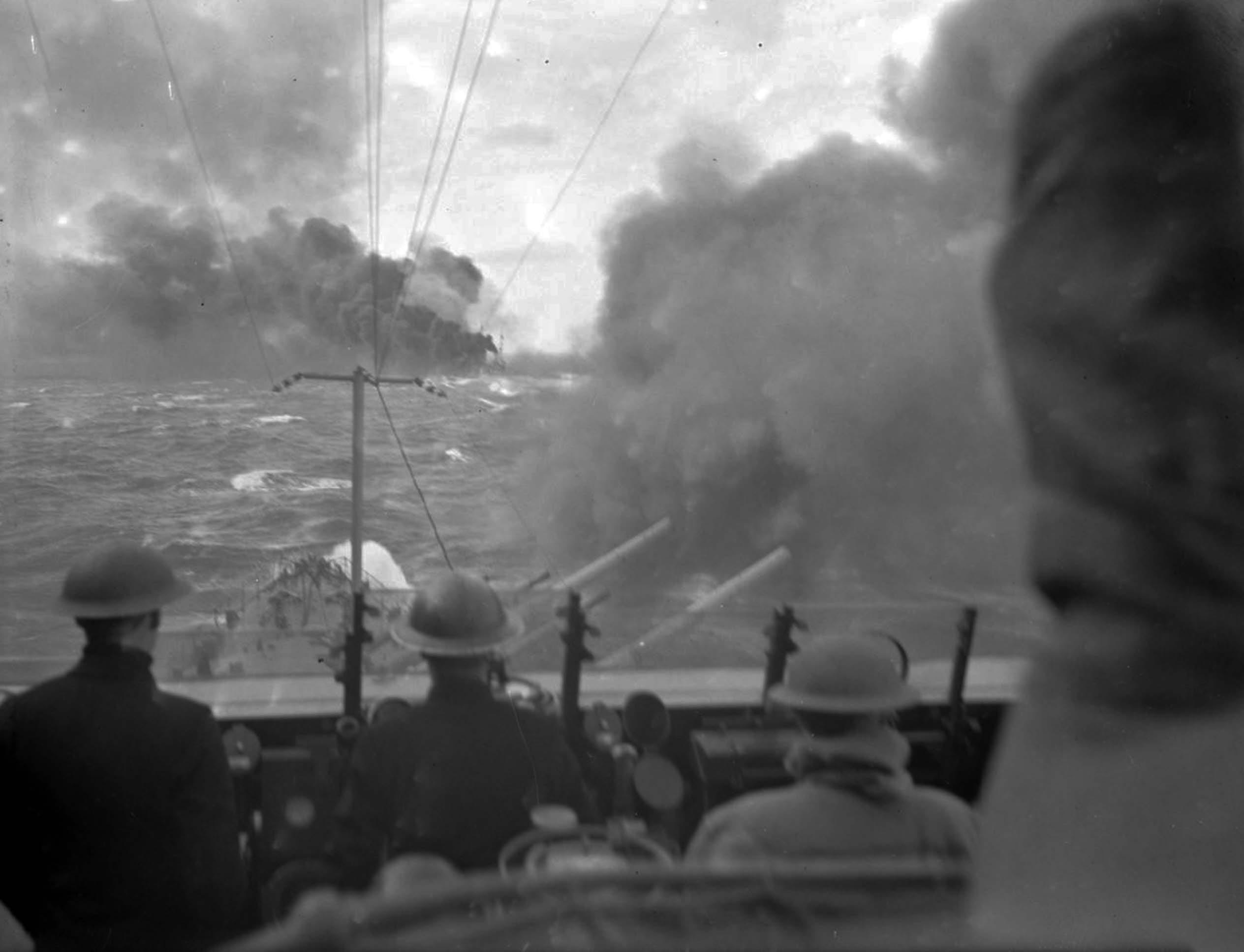 Italian battle fleet attacks Malta convoy