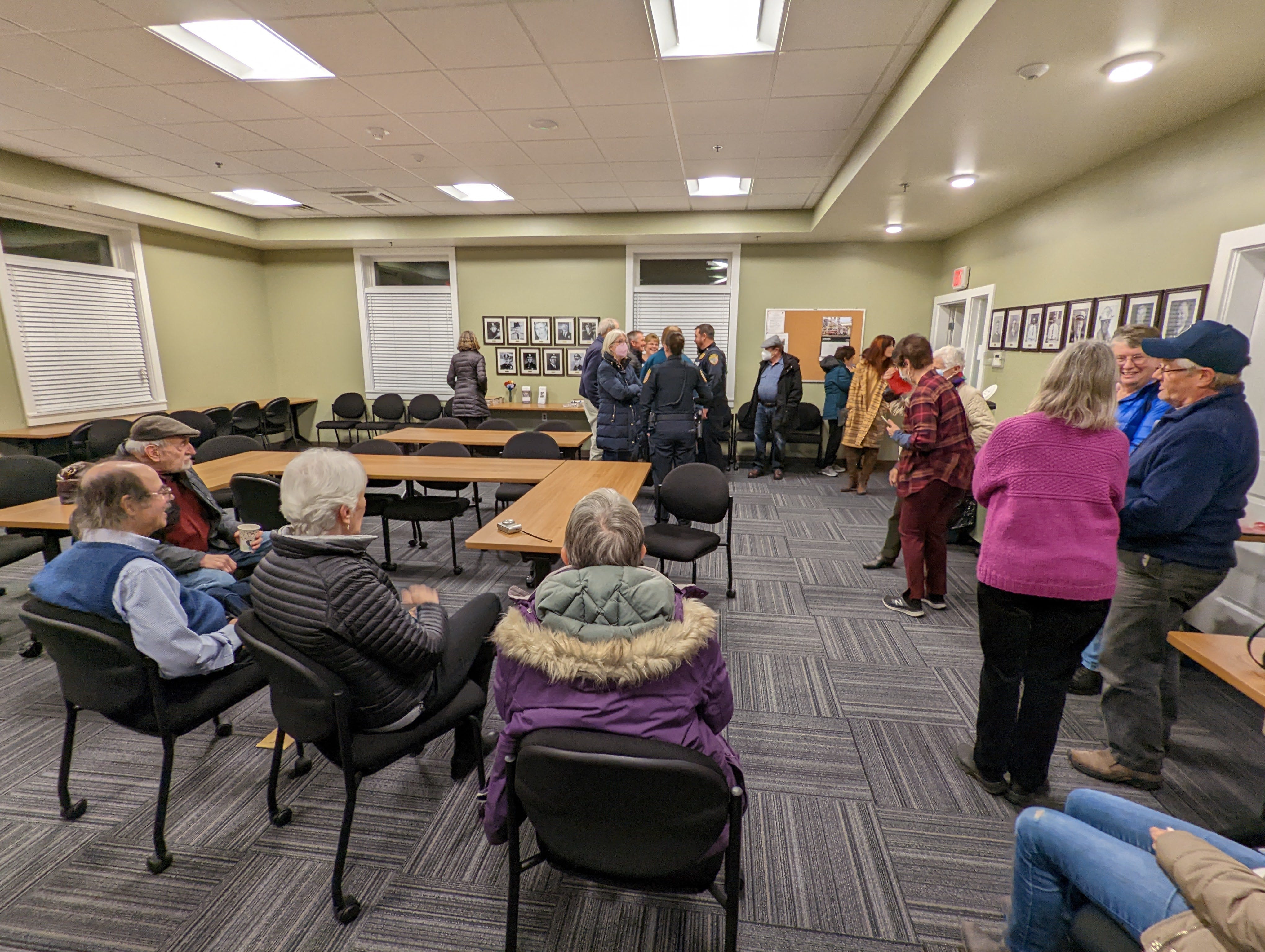 Norwich residents Meet and Greet the new Norwich Police Chief. (A photo ...