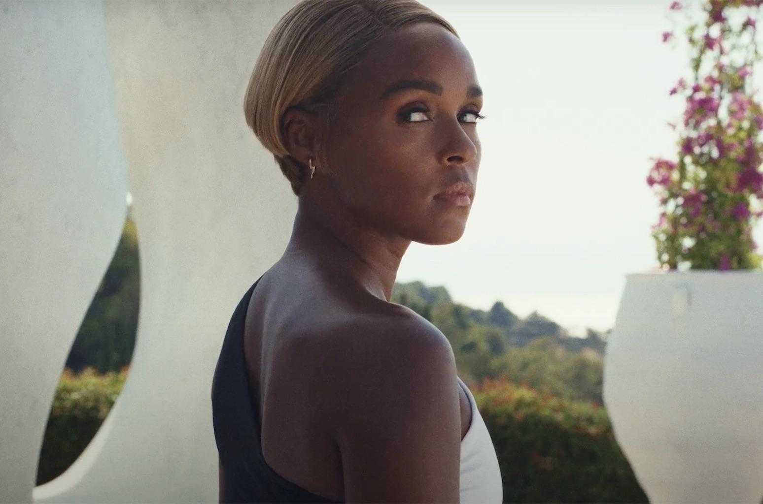 TMS Movie Review: Glass Onion - by Megan Bianco