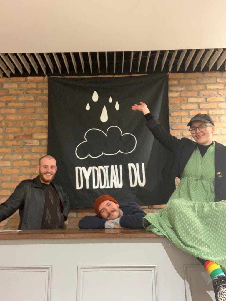 Y Gair #2 - Dyddiau Du