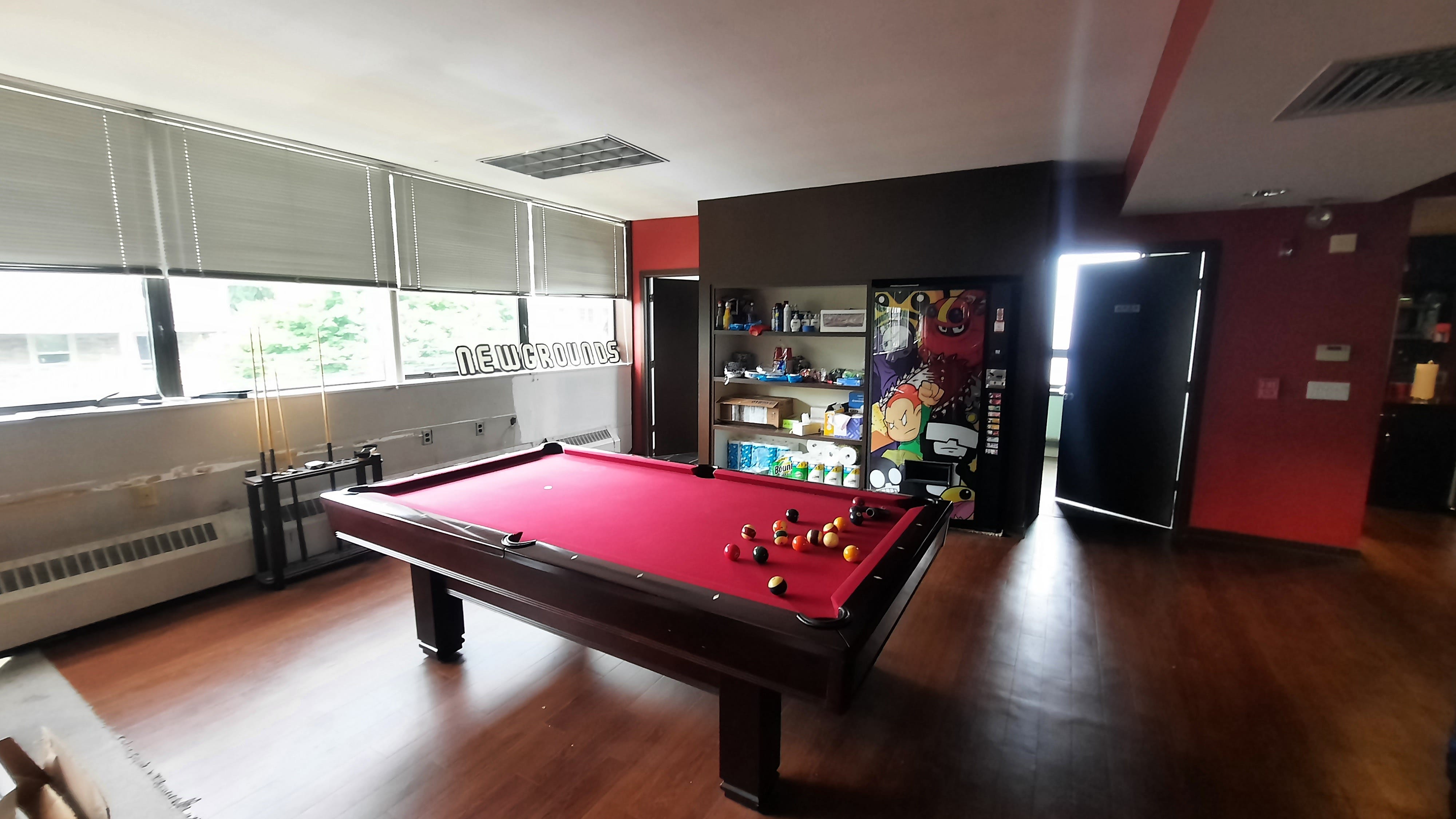 Went to the Newgrounds office (PA) - THE WAVETRO NEWSLETTER