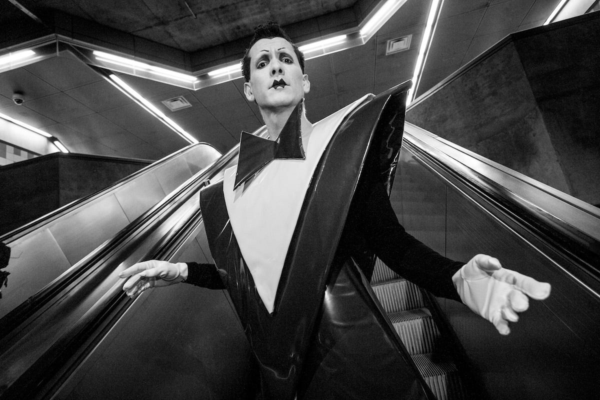 Goth fashion icons that isn't Siouxsie Sioux or Peter Murphy