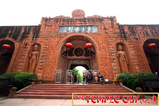 Ep. 051: The Big Buddha and the Little Temple at Leshan