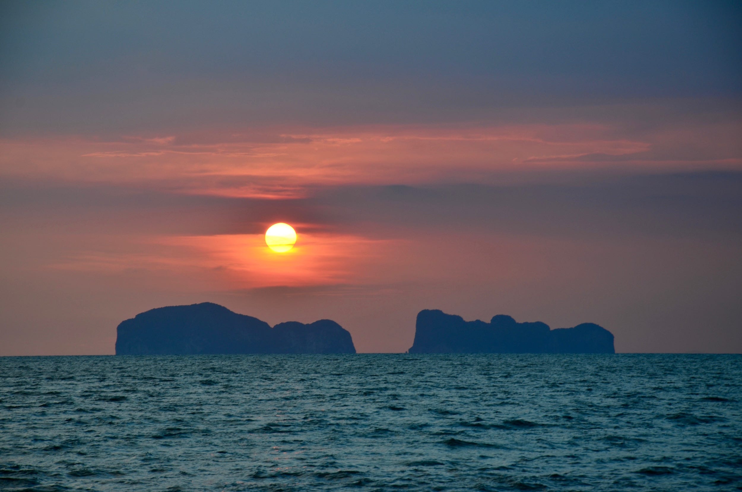 Ko Lao Liang: An isolated, spectacular pair of islands in Mu Ko Phetra
