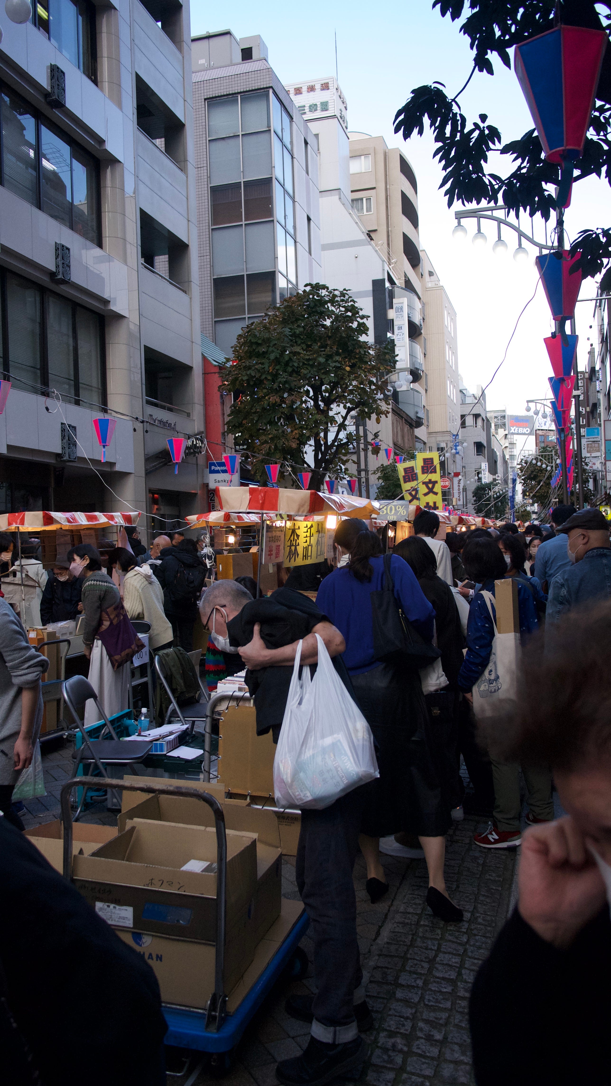 Sunny, 19°C - by Joel Neff - 91 Days
