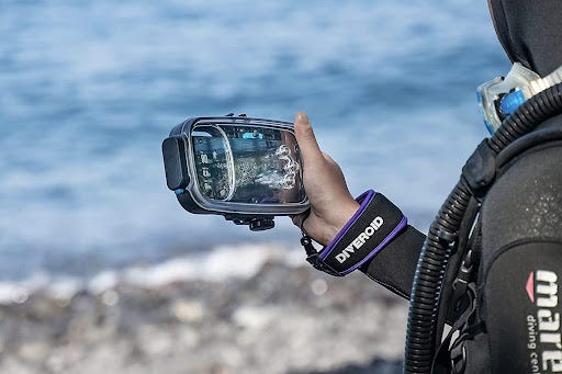 Use Your Mobile Phone While Scuba Diving!