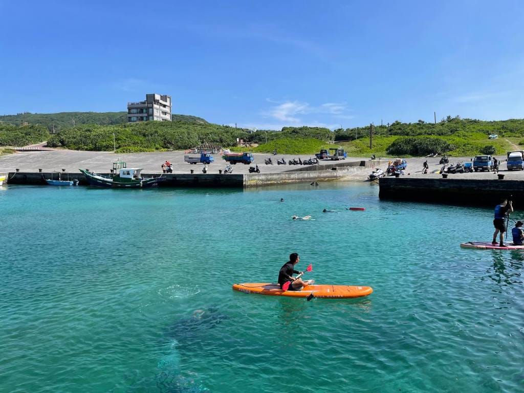 夏至的綠島海泳 - T.H. Schee @ Substack