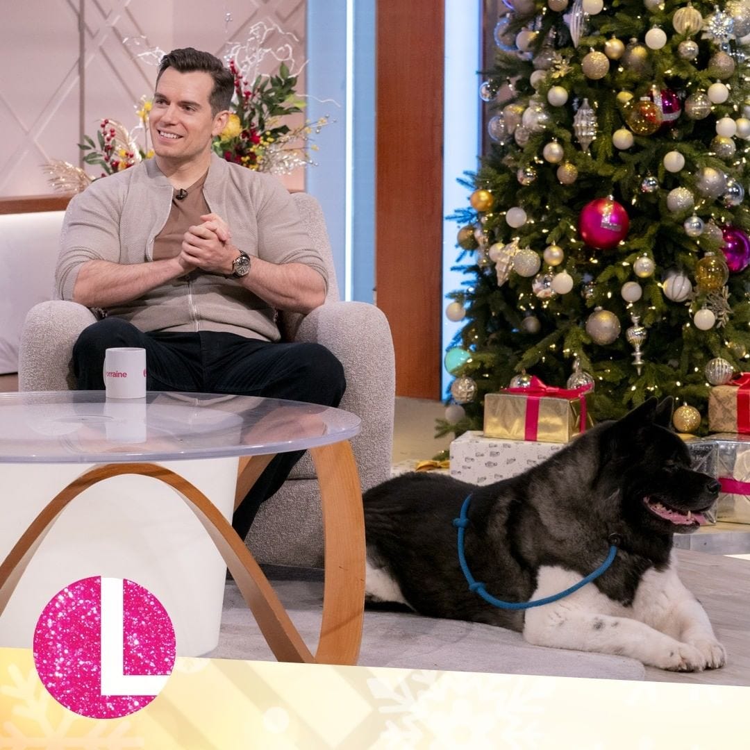 Henry Cavill in a Santa Hat is an Amazing Christmas Gift to All - Nail Idea