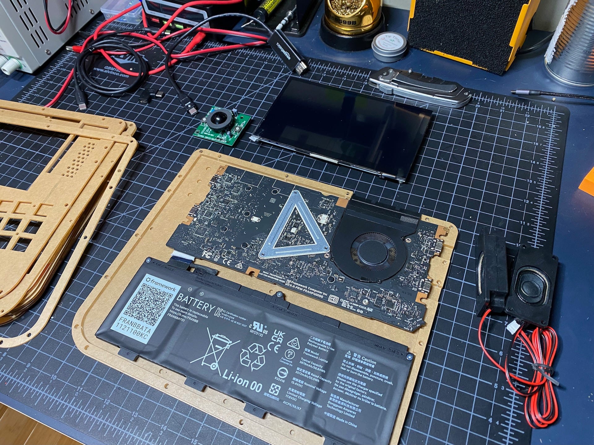 The Framedeck - A modern, DIY, Linux powered slabtop