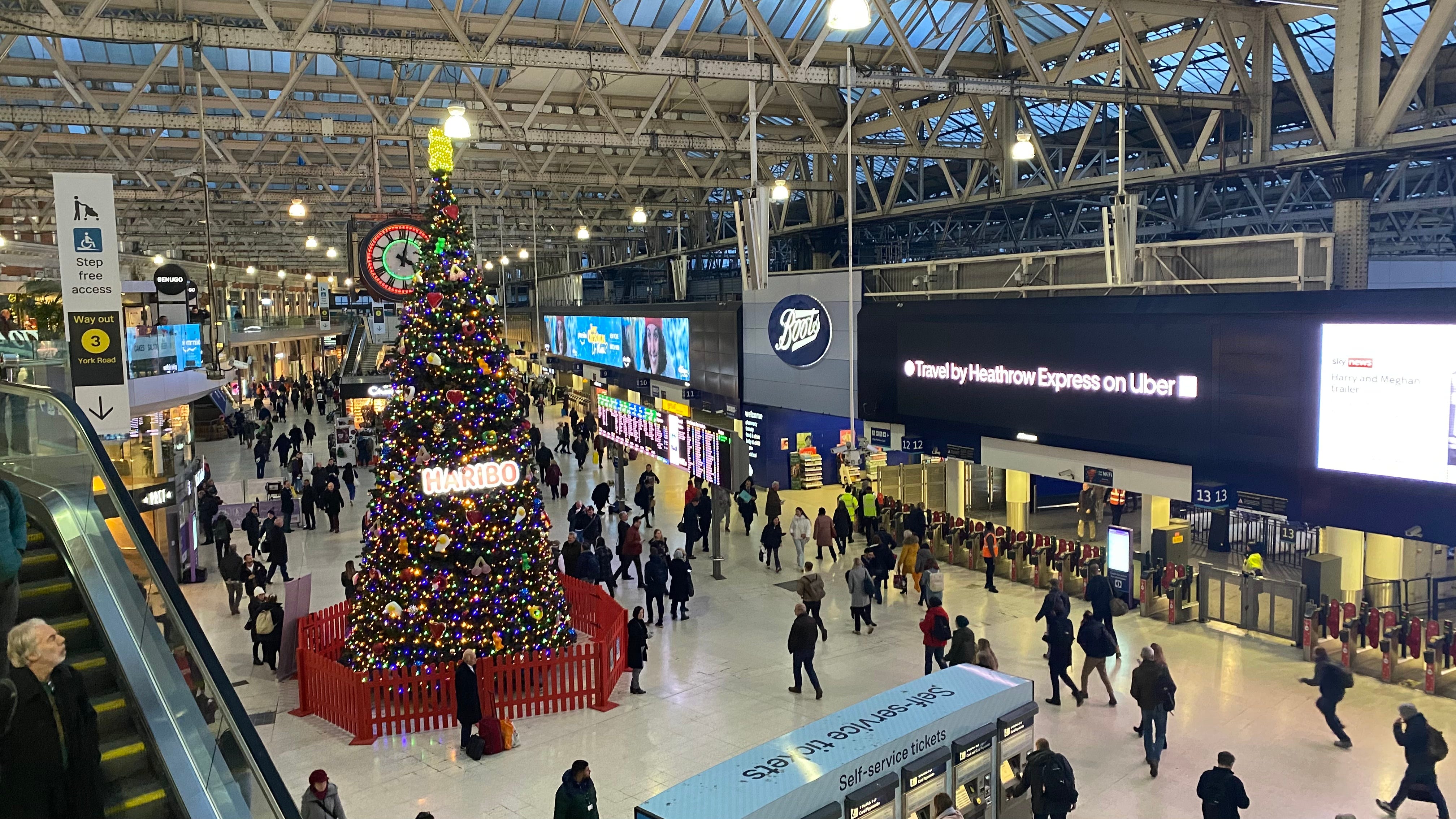 A wander through London at Christmas - by Martin Prior