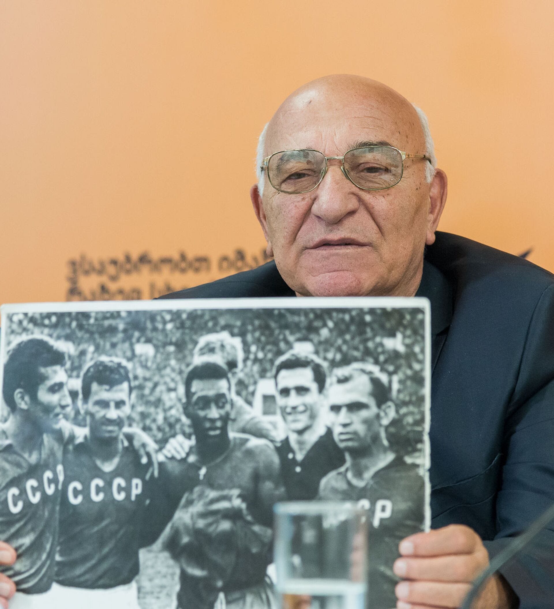 Sichinava, a camisola de Pelé e o dinheiro de Eusébio