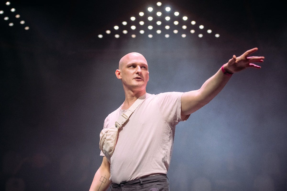 Sam Ward is telling innovative, ambiguous stories on stage.