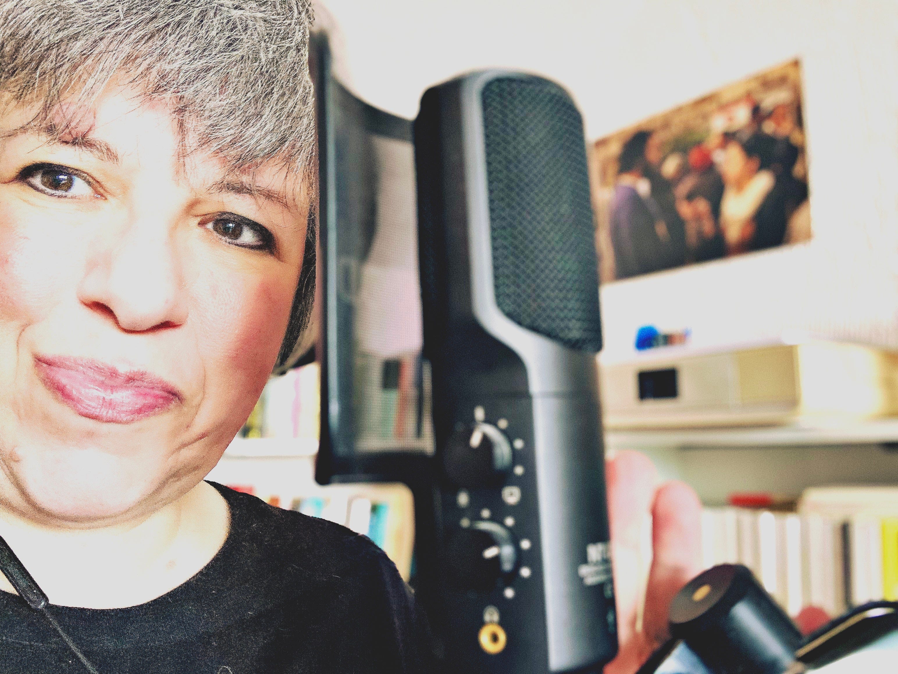 Leggo la piazza elettrica #1 - by Marina Petrillo - Alaska