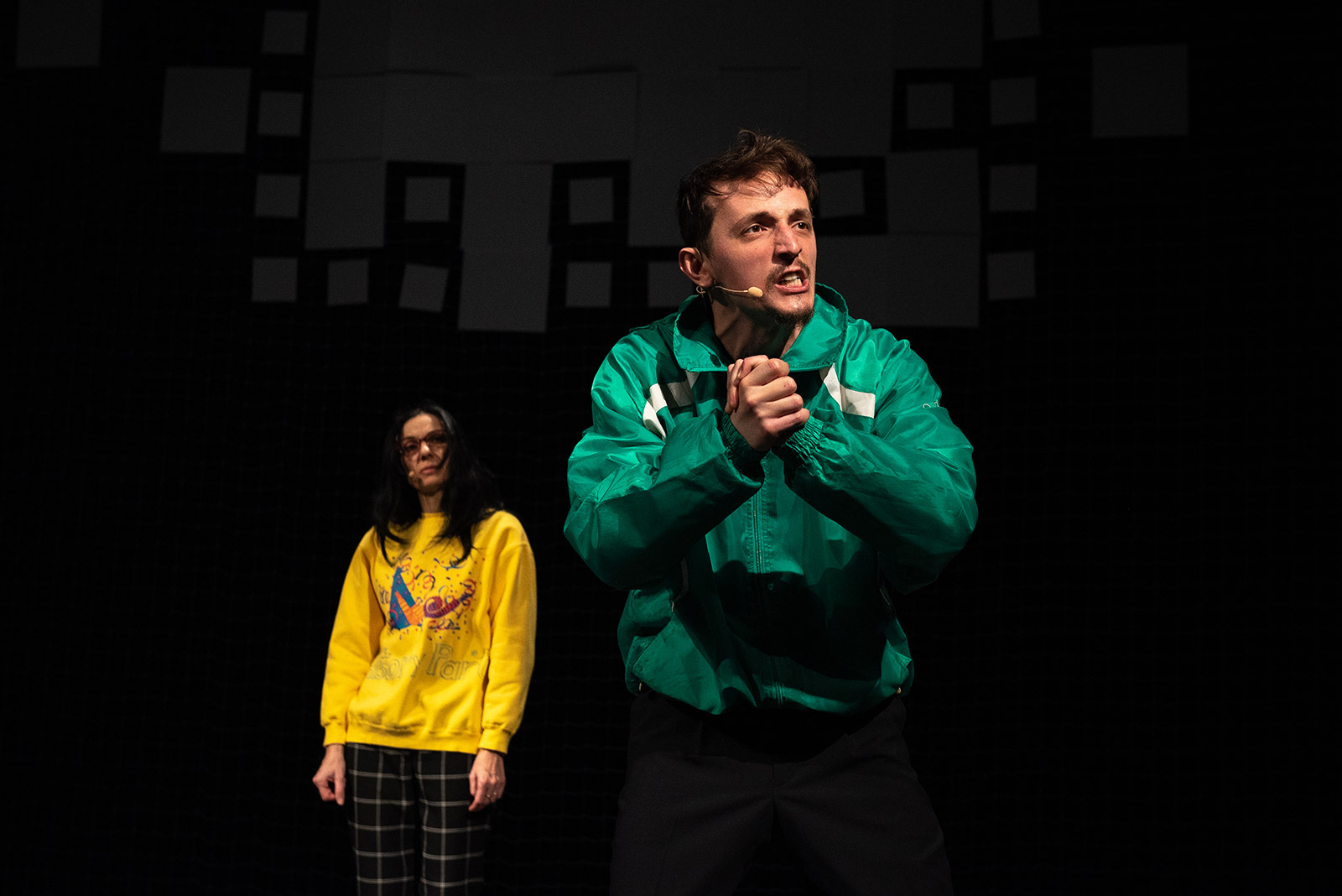Myth Show – O istorie a neîncrederii - by Maria Cernat