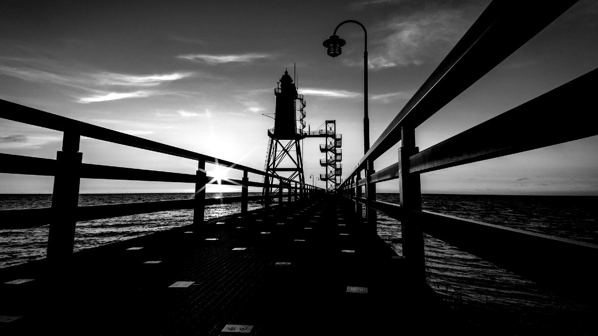 Extra large - by Javier Saul - Lunes