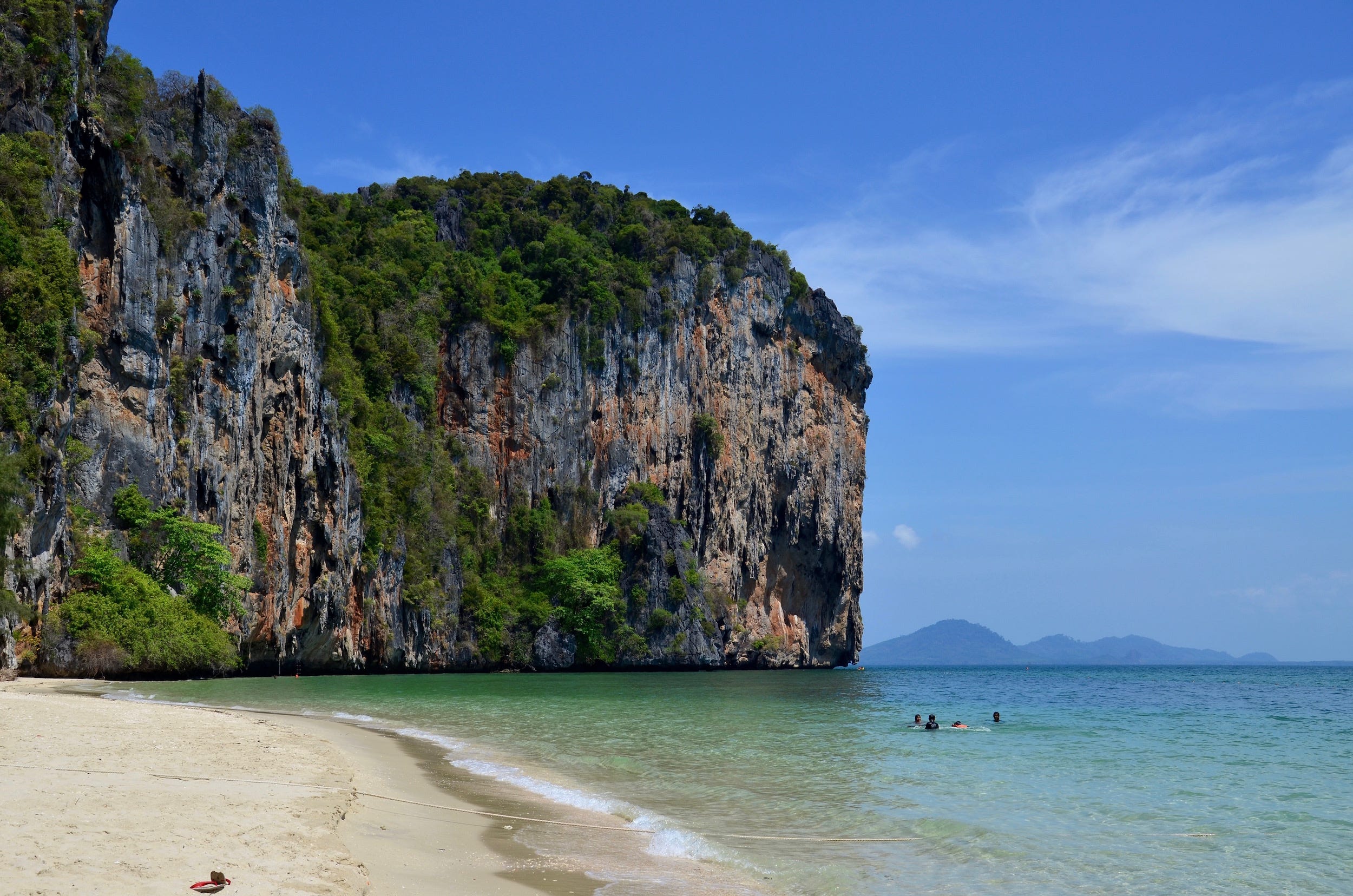 Ko Lao Liang: An isolated, spectacular pair of islands in Mu Ko Phetra