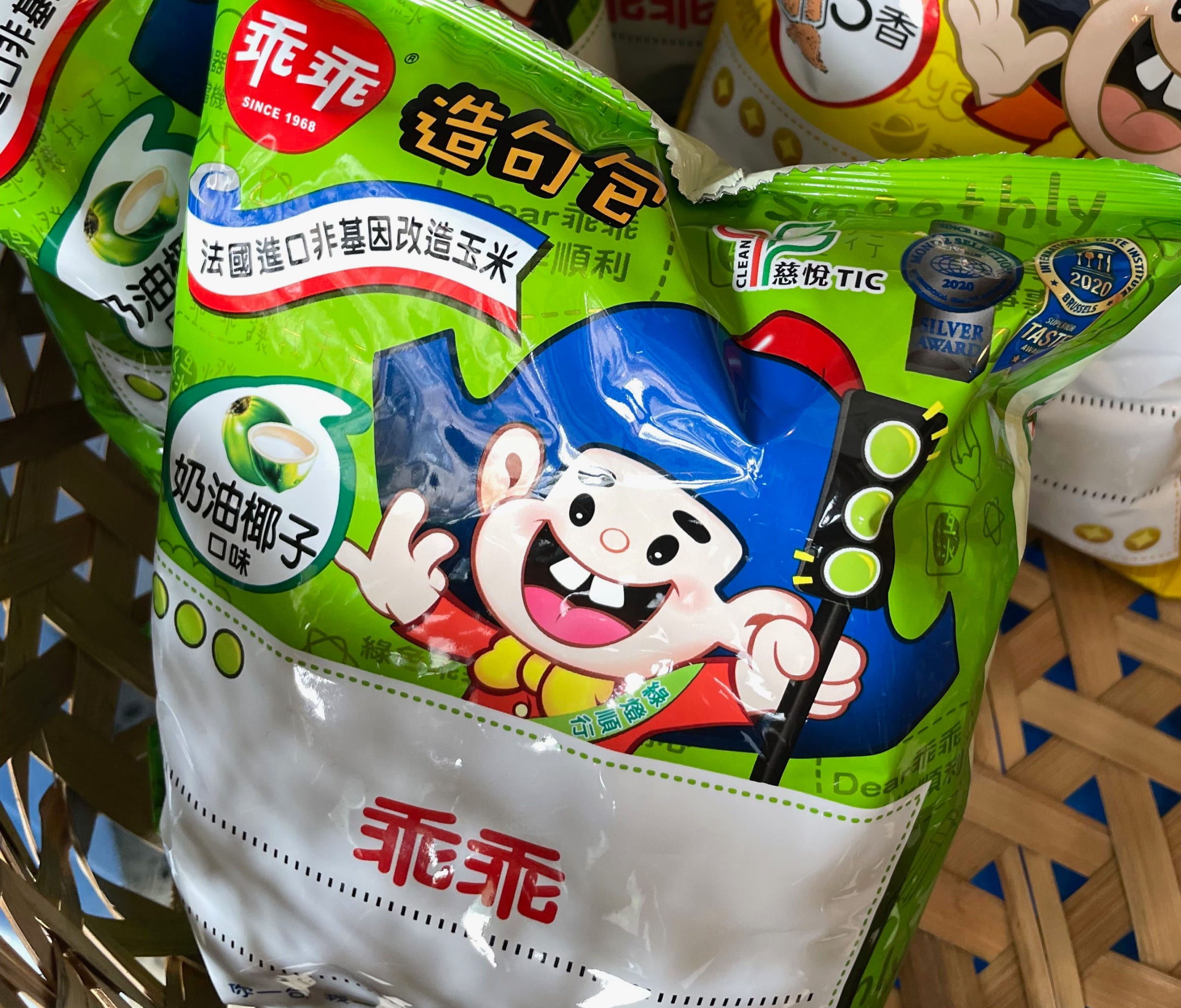 Yun Hai: 乖乖: The Obedient Corn Puff That Keeps Taiwan's Technology in ...