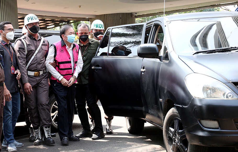 Indonesian Palm Oil Billionaire Goes on Trial