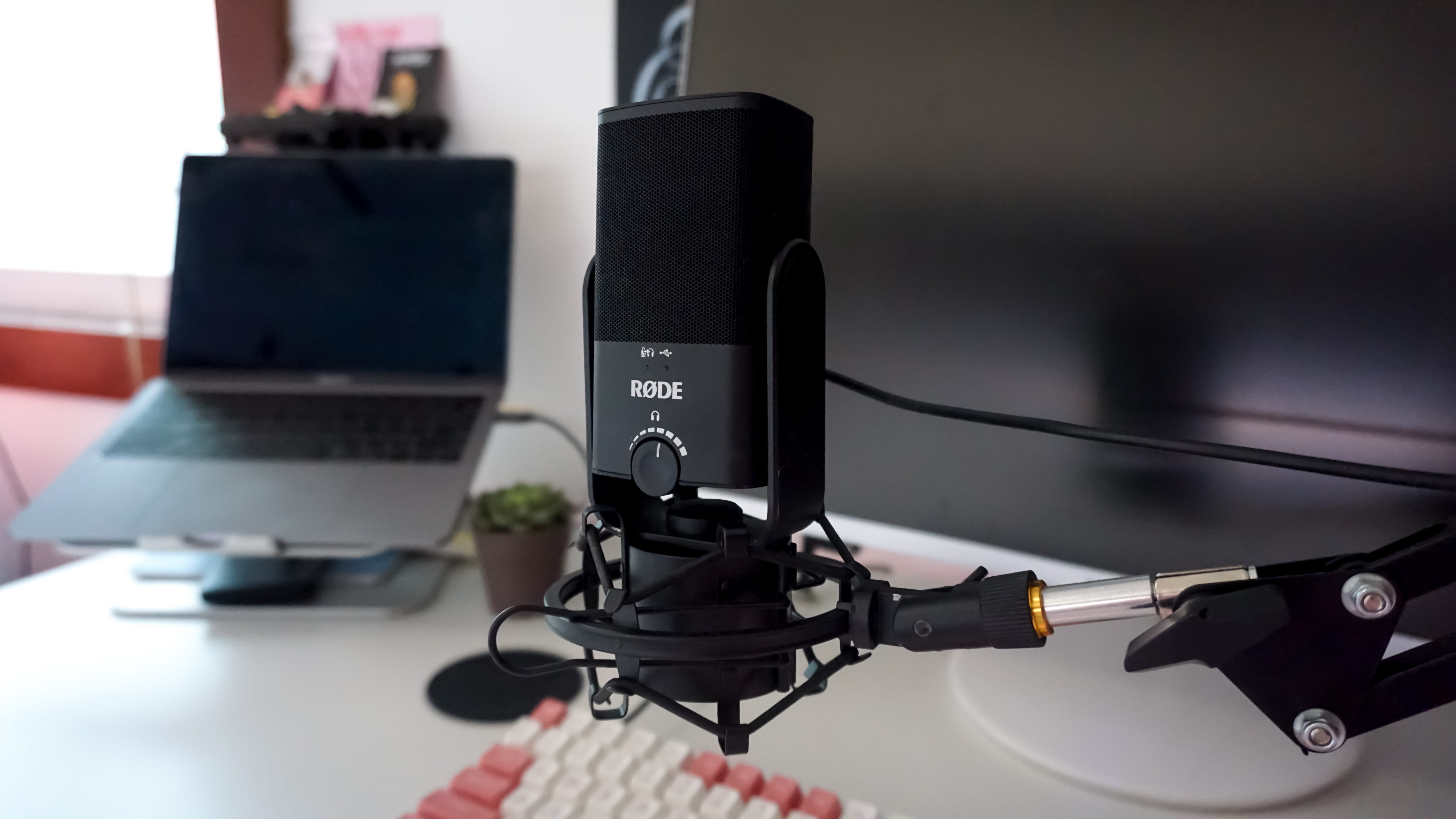 028 - Kate Kassab - by Ryan Gilbert - Workspaces