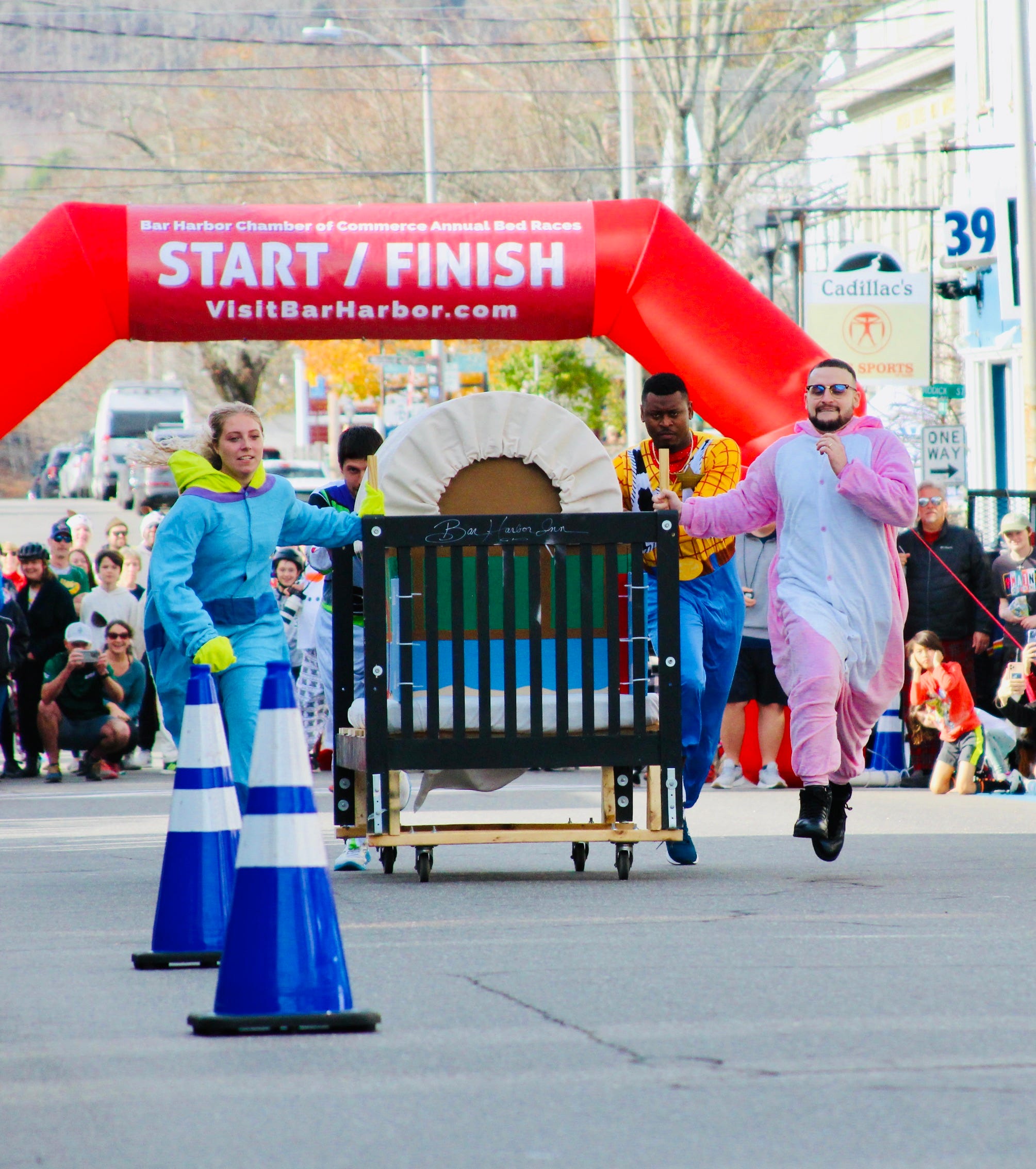Bar Harbor Bed Races Down One Bed, One Shoe