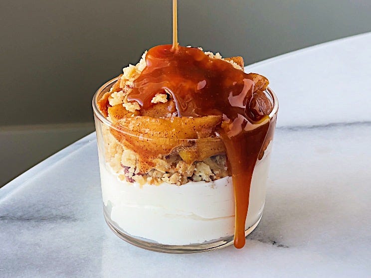 Apple Crumble Cheesecake Cups - by Carolina Gelen - SCRAPS