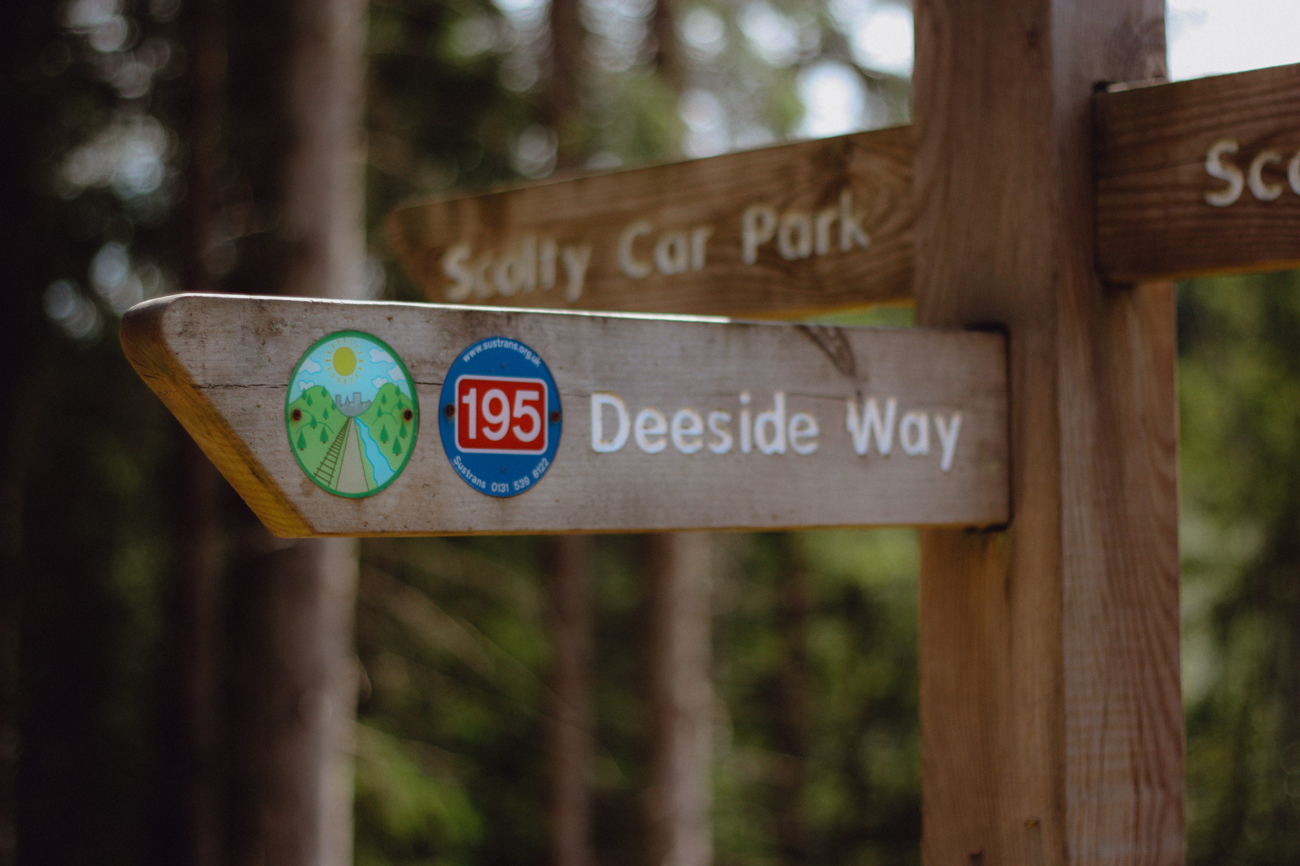 The Deeside Way - a companion guide - by Kelly Morrison
