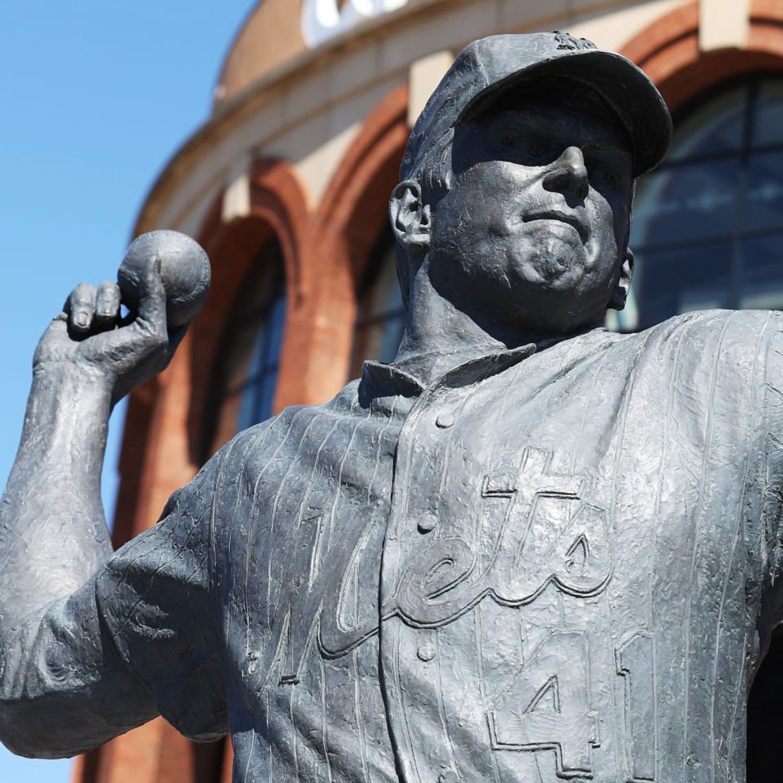 EXCLUSIVE: Mets’ Seaver Statue Has Wrong Uni Number Font