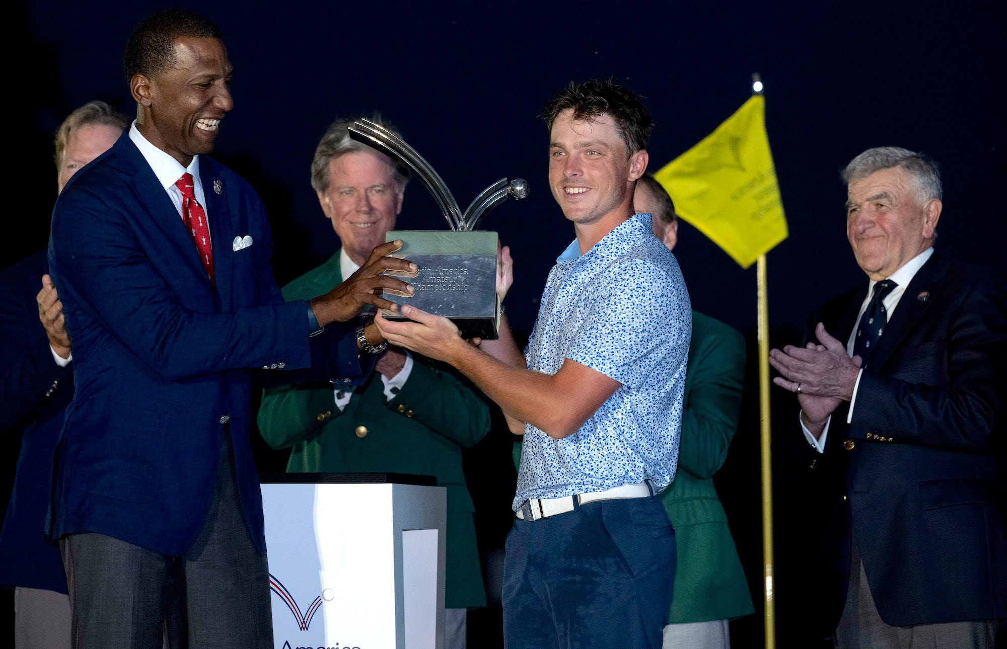 Hatton's Statement Win In Dubai - by Geoff Shackelford