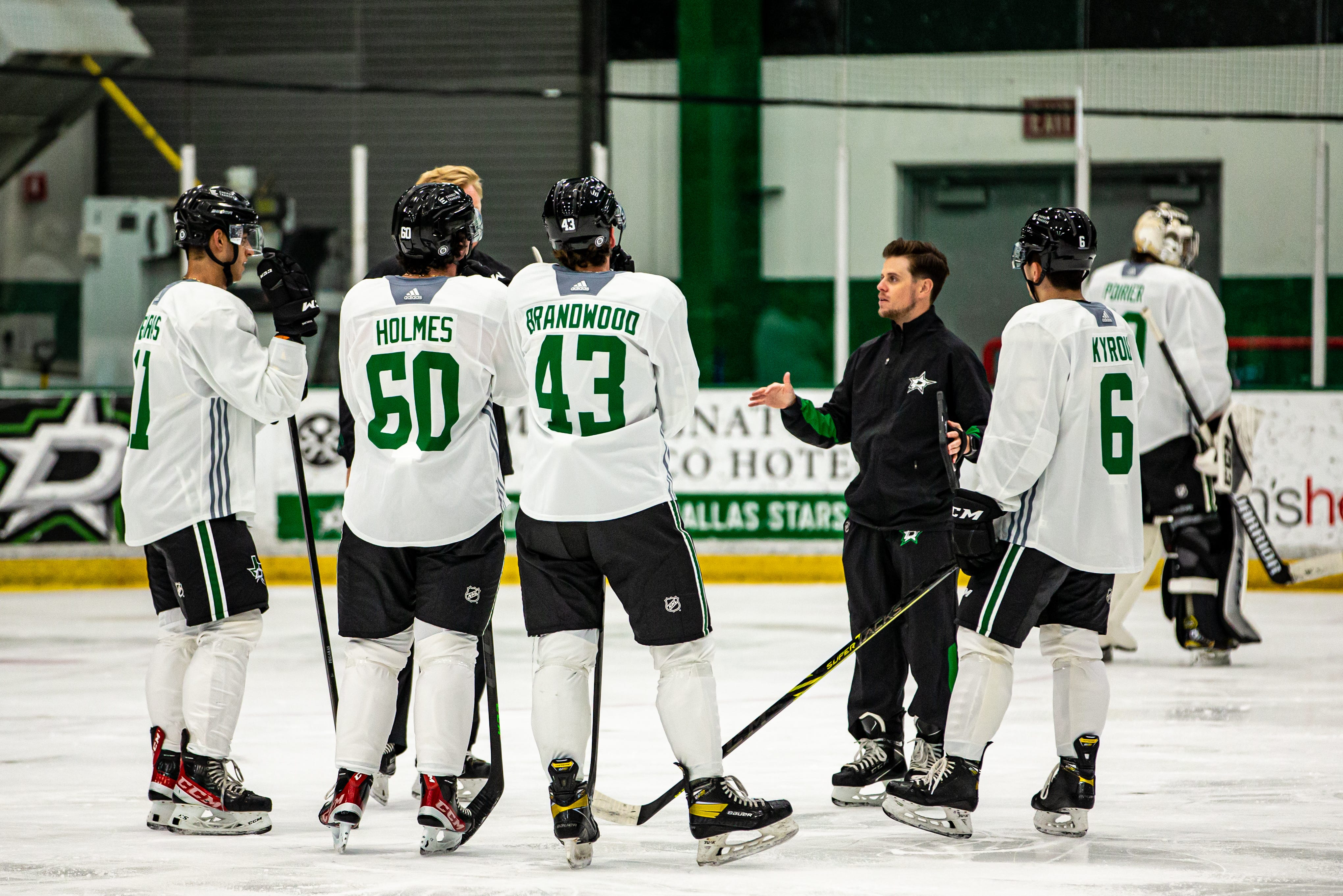How skating coach Luke Chilcott helps the Stars find an edge
