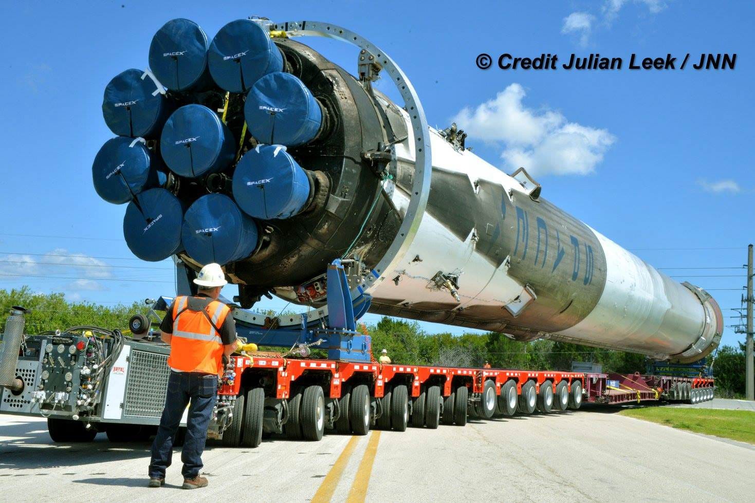 SpaceX: La Historia de la Disrupción Espacial - by David