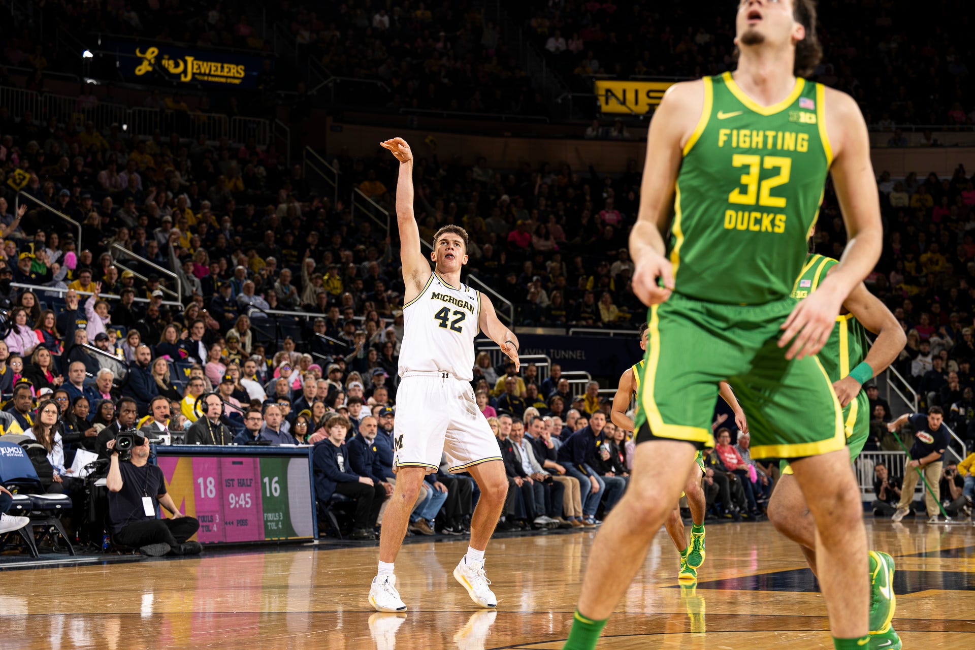 Tschetter Stepped Up to Help Carry Michigan Past Oregon; Inspires Team ...