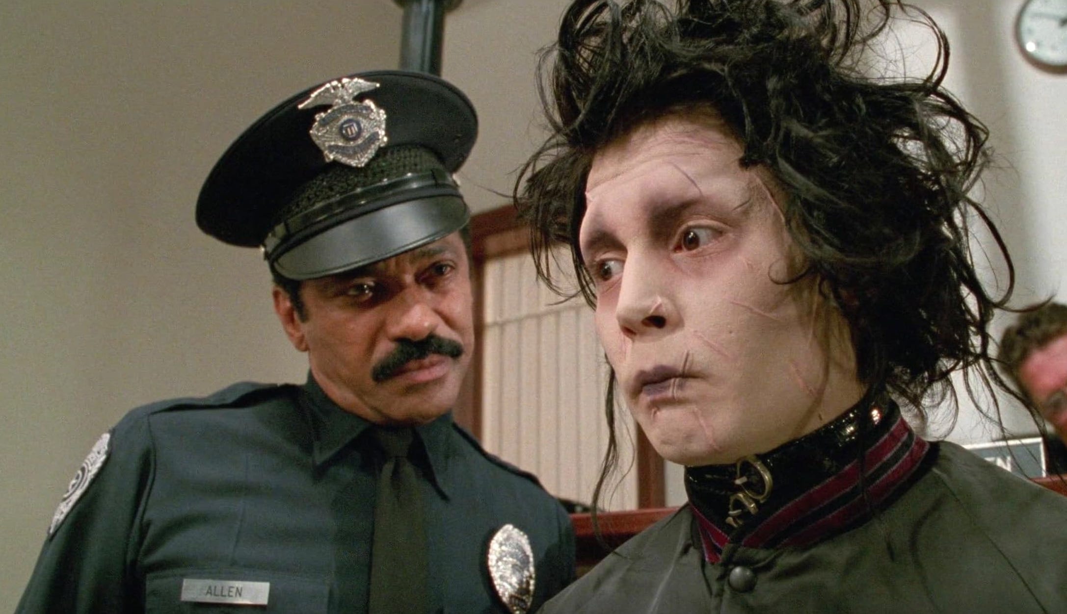 Edward Scissorhands Plot
