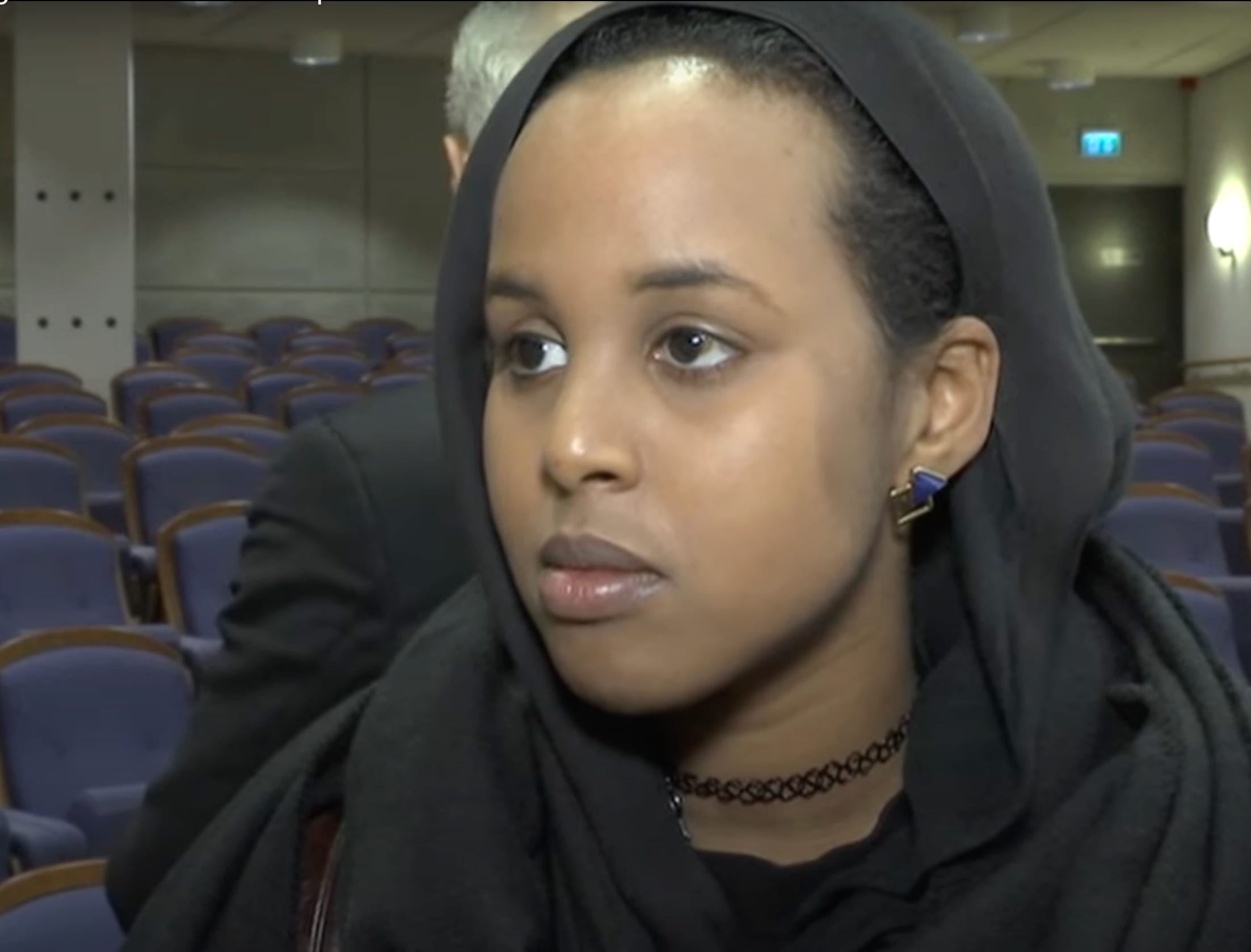 VIDEO: Vänsterextrema journalisten Bilan Osman hotar med att hänga ut ...